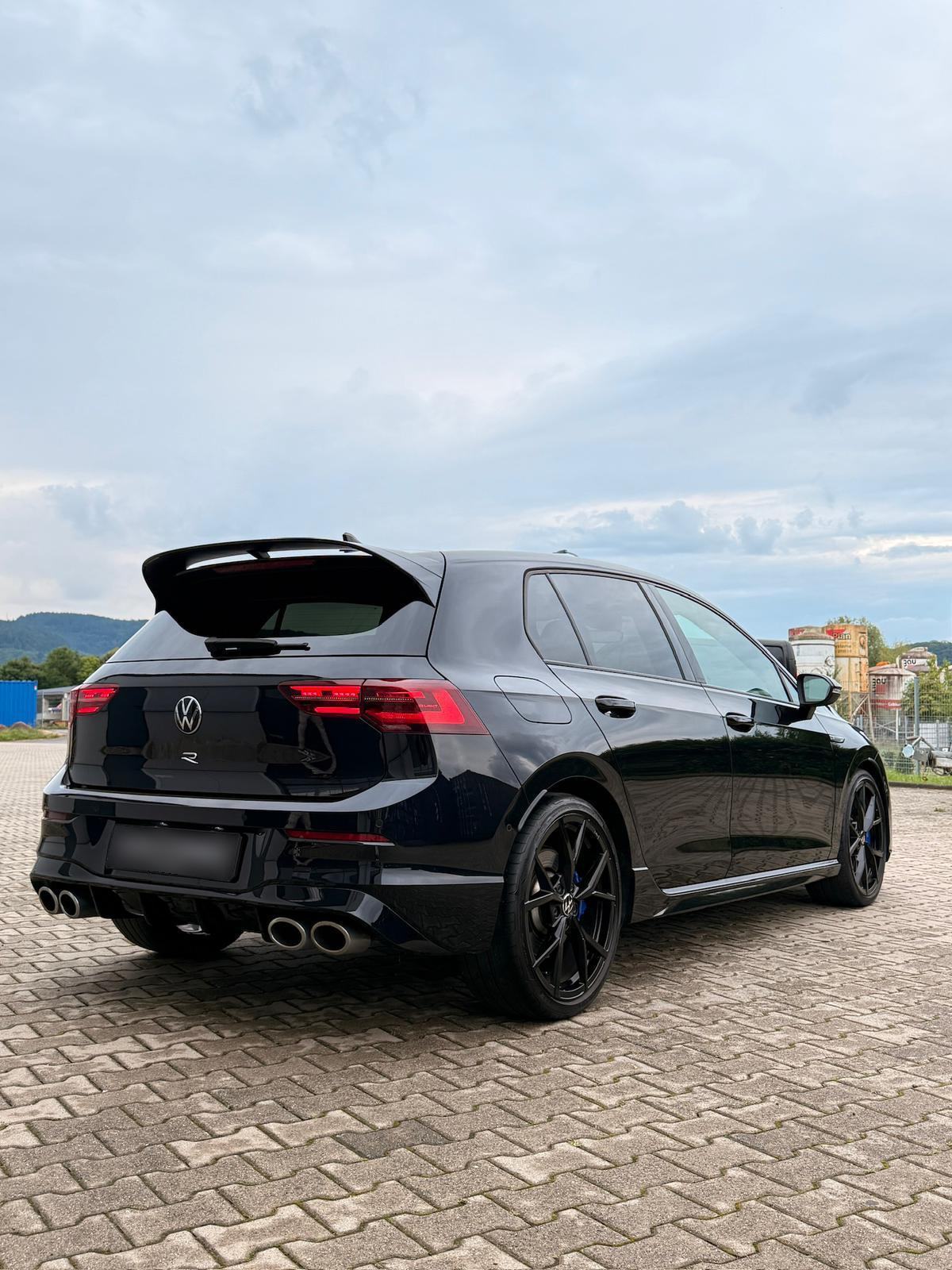 VW Golf 8 R Performance, IQ Light, Matrix, DCC, DSG, 320KS, 2022 god.