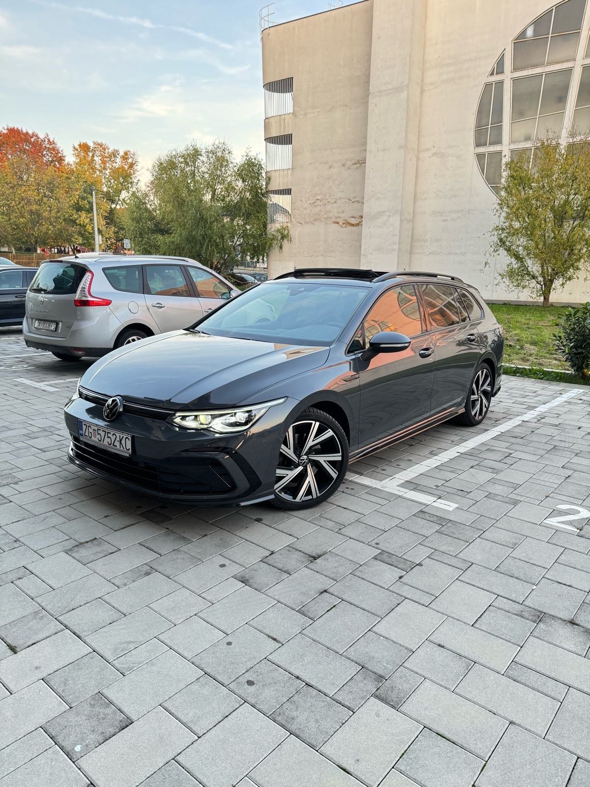 VW GOLF 8 VARIANT R LINE AUTOMATIK 150KS, 2021 god.