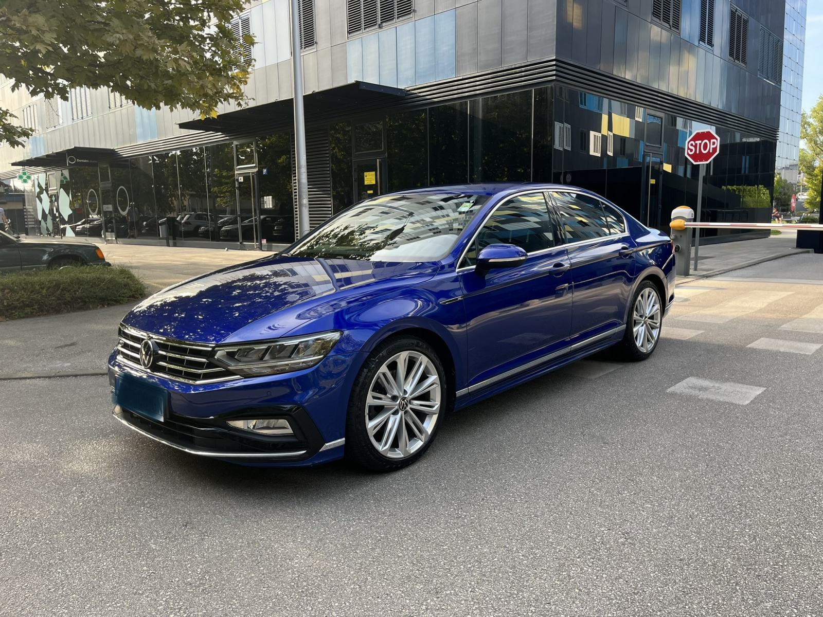 VW Passat R line redizajn, prvi vl., 83tkm, 19 alu, DCC, ACC, 2020 god.