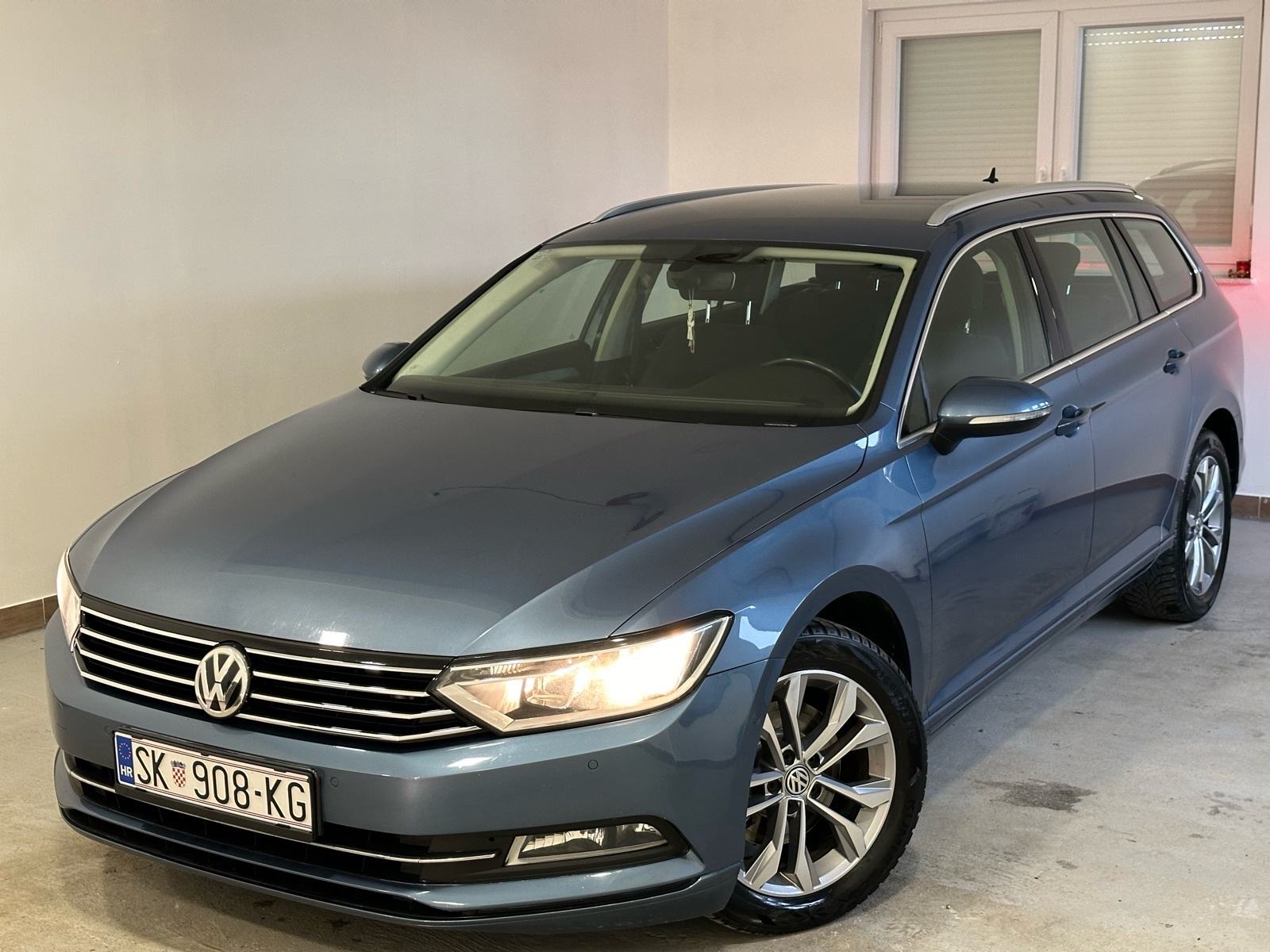 VW Passat Variant 2,0 TDI BMT DSG 2015 GOD, REG 8/2025, V.SERVIS!, 2015 ...