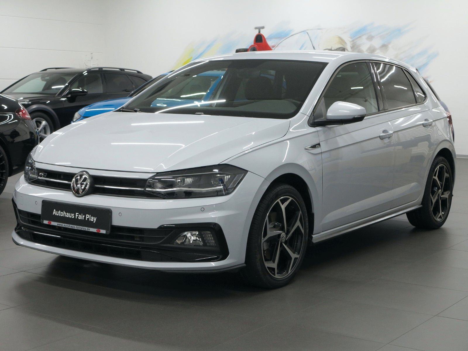 VW Polo 1,6 TDI R-LINE LED NAVI AMBIENT L. BOJA White Silver Metallic ...