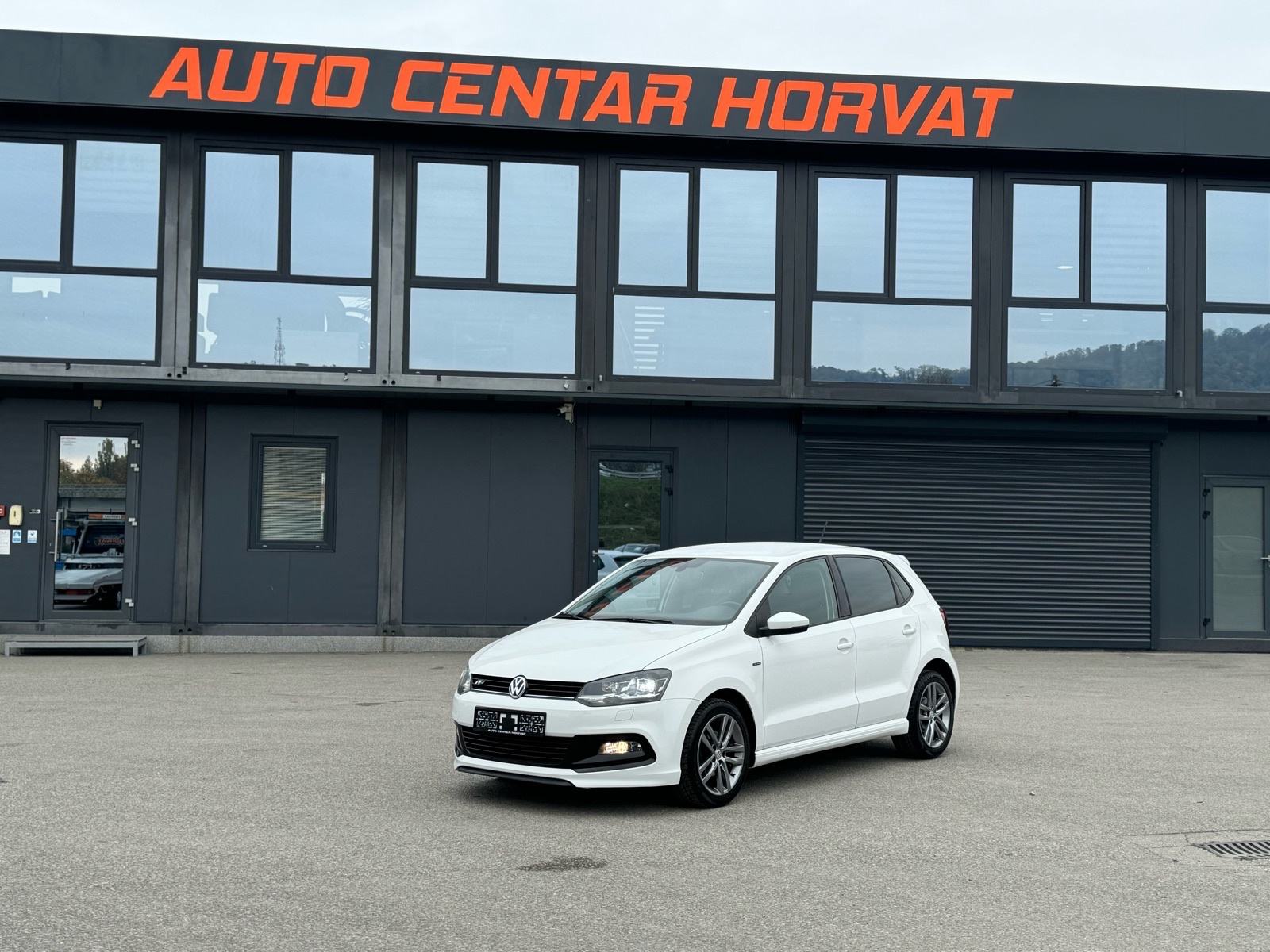 VW Polo ** R-Line ** 2015.; Xenon+LED; Aut. klima; Alu; 1. vl ...
