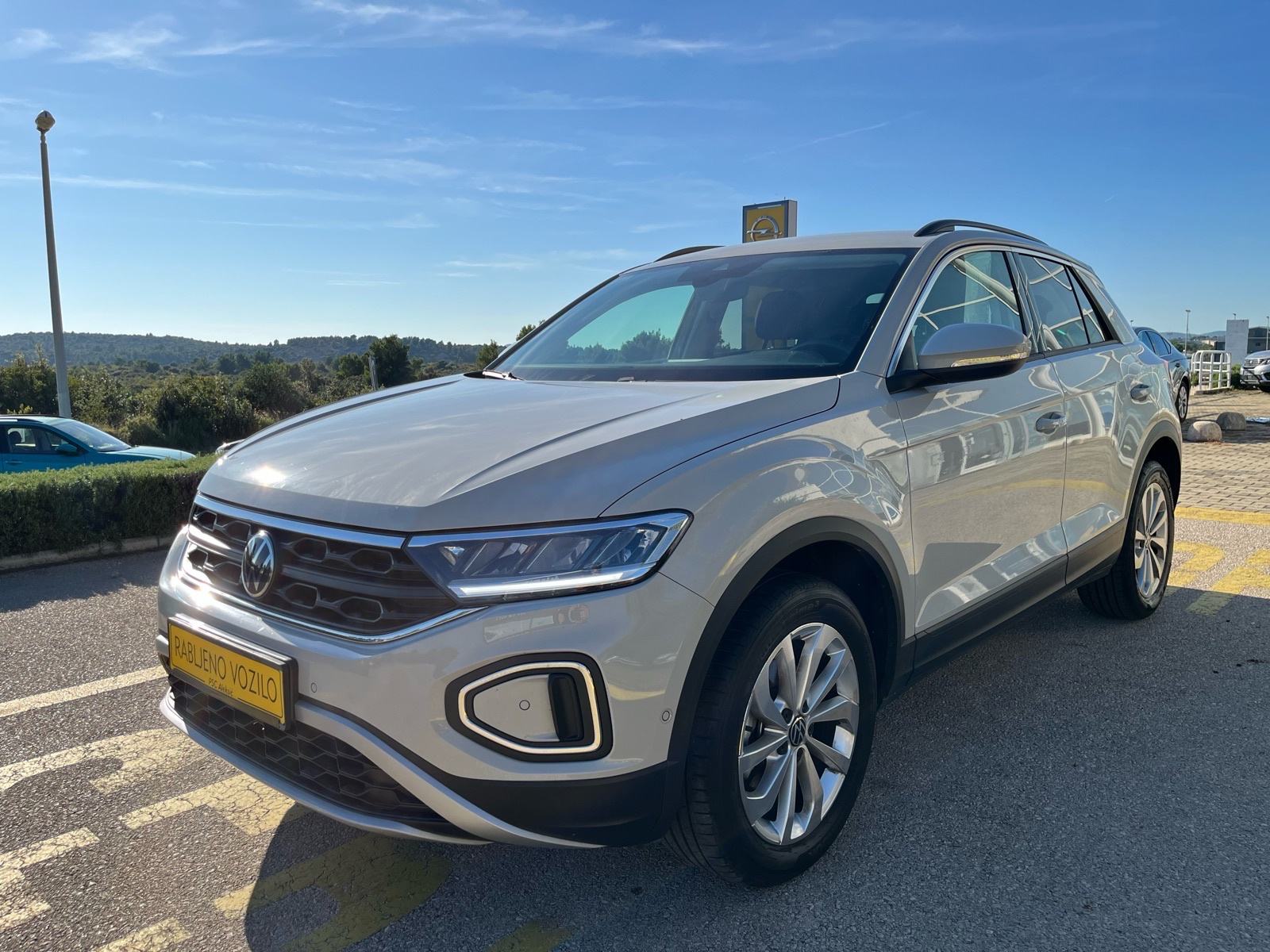 VW T-Roc 1,0 TSI Life - GARANCIJA - Parking kamera, Aut. klima, 2023 god.