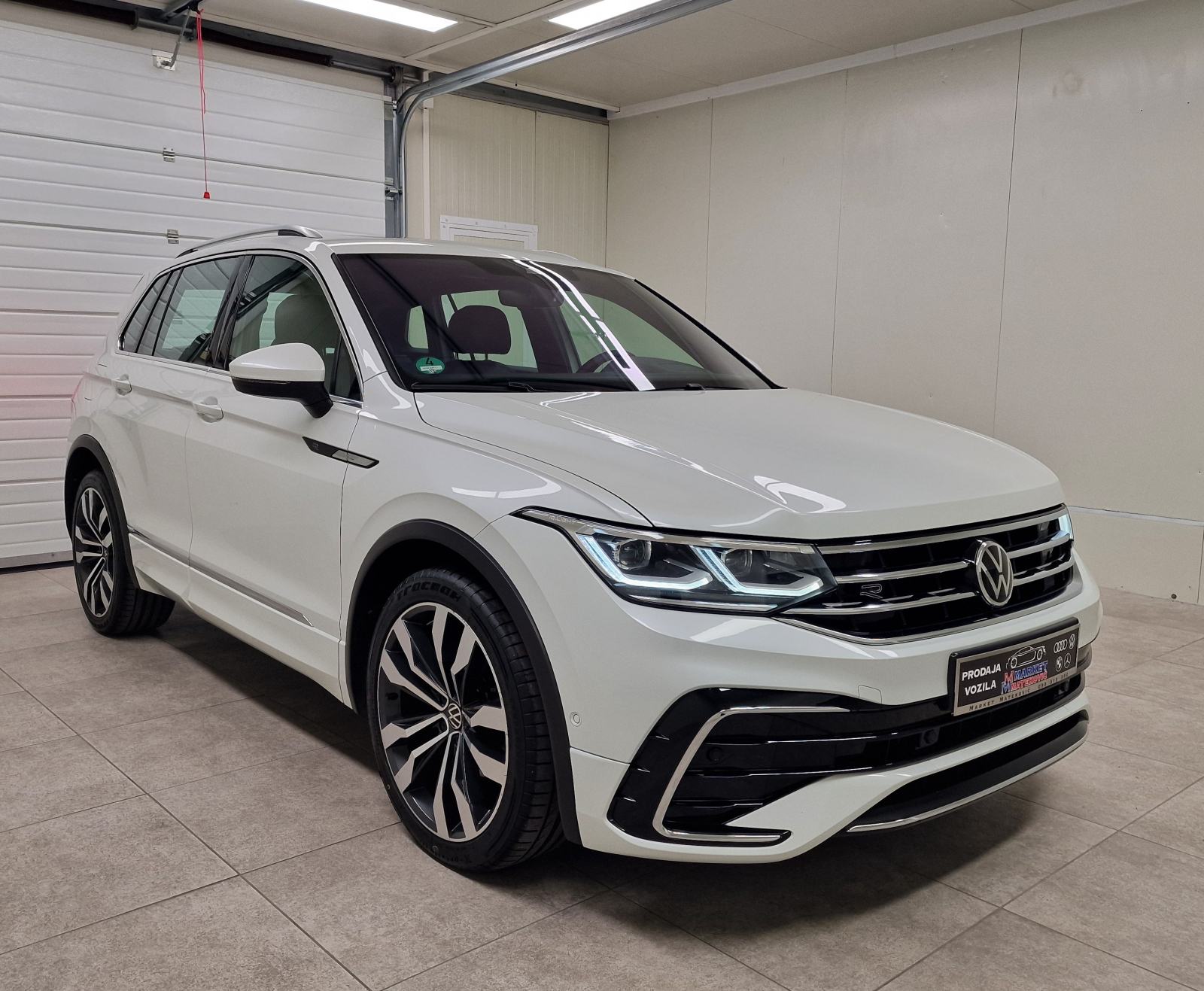 VW Tiguan 2,0,R-LINE,PANORAMA,HEAD-UP,IQ LED/IQ DRIVE,KAMERA,DDC,ALU20 ...