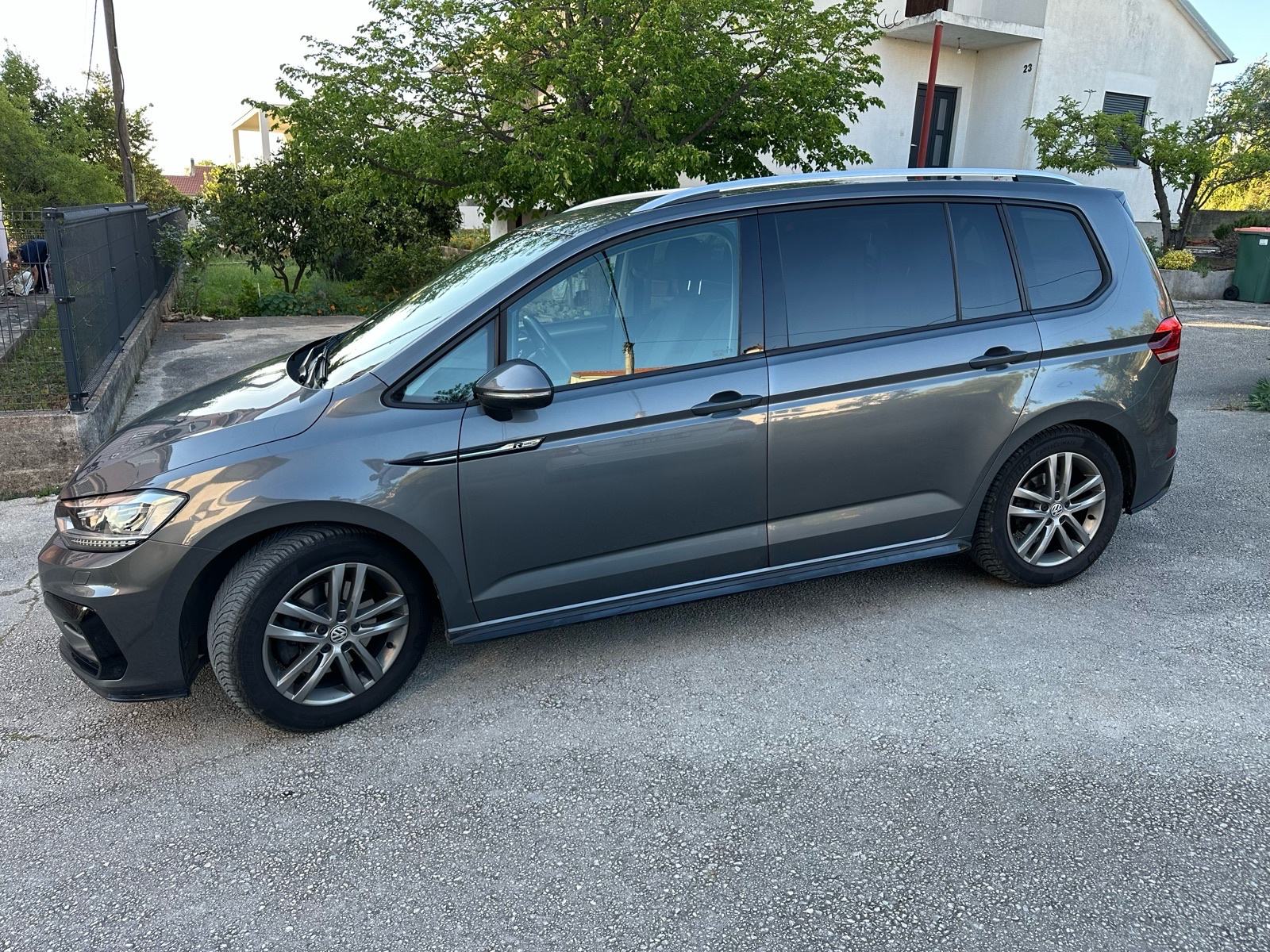 VW Touran 1,6 TDI DSG, R-line, 2019 god.