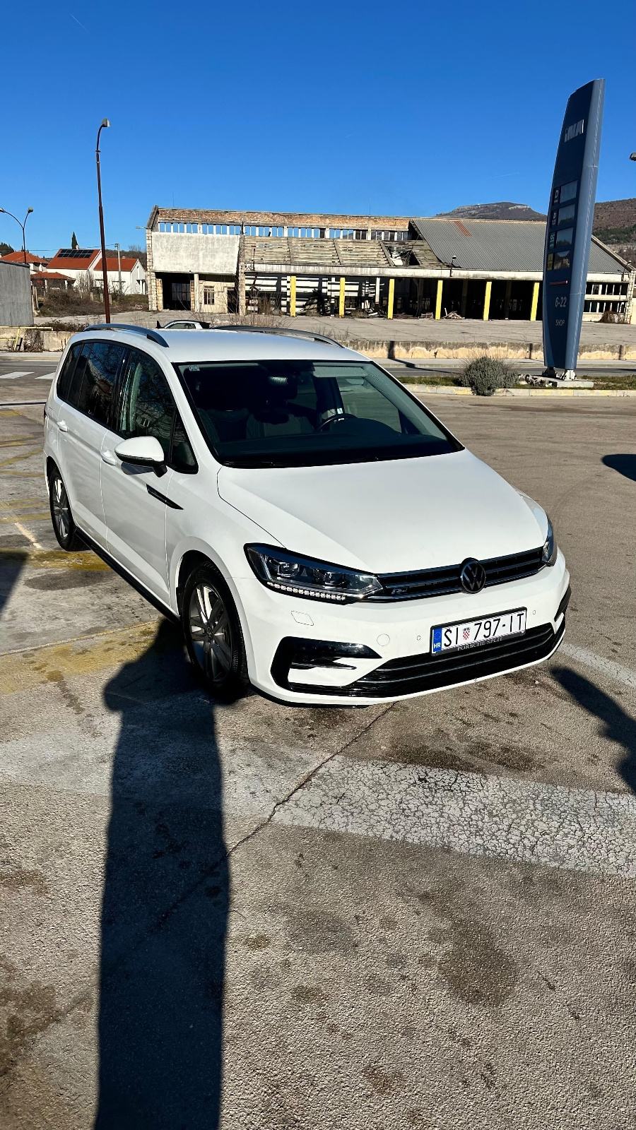 VW Touran 2.0 TDI R-line, 147kW, 2021 god.