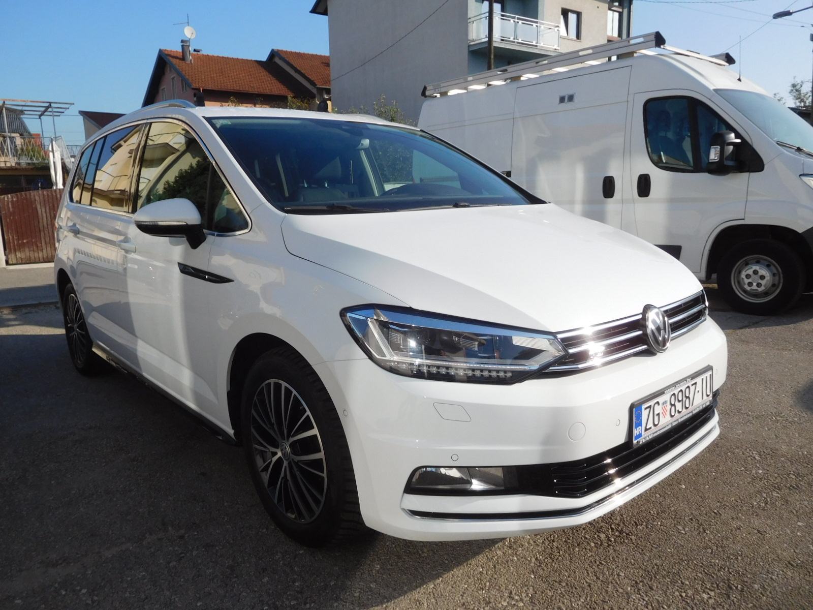 VW TOURAN 2.0 TDI R-LINE + HIGHLINE, LED, KOŽA, GARANCIJA DO 2 GOD ...