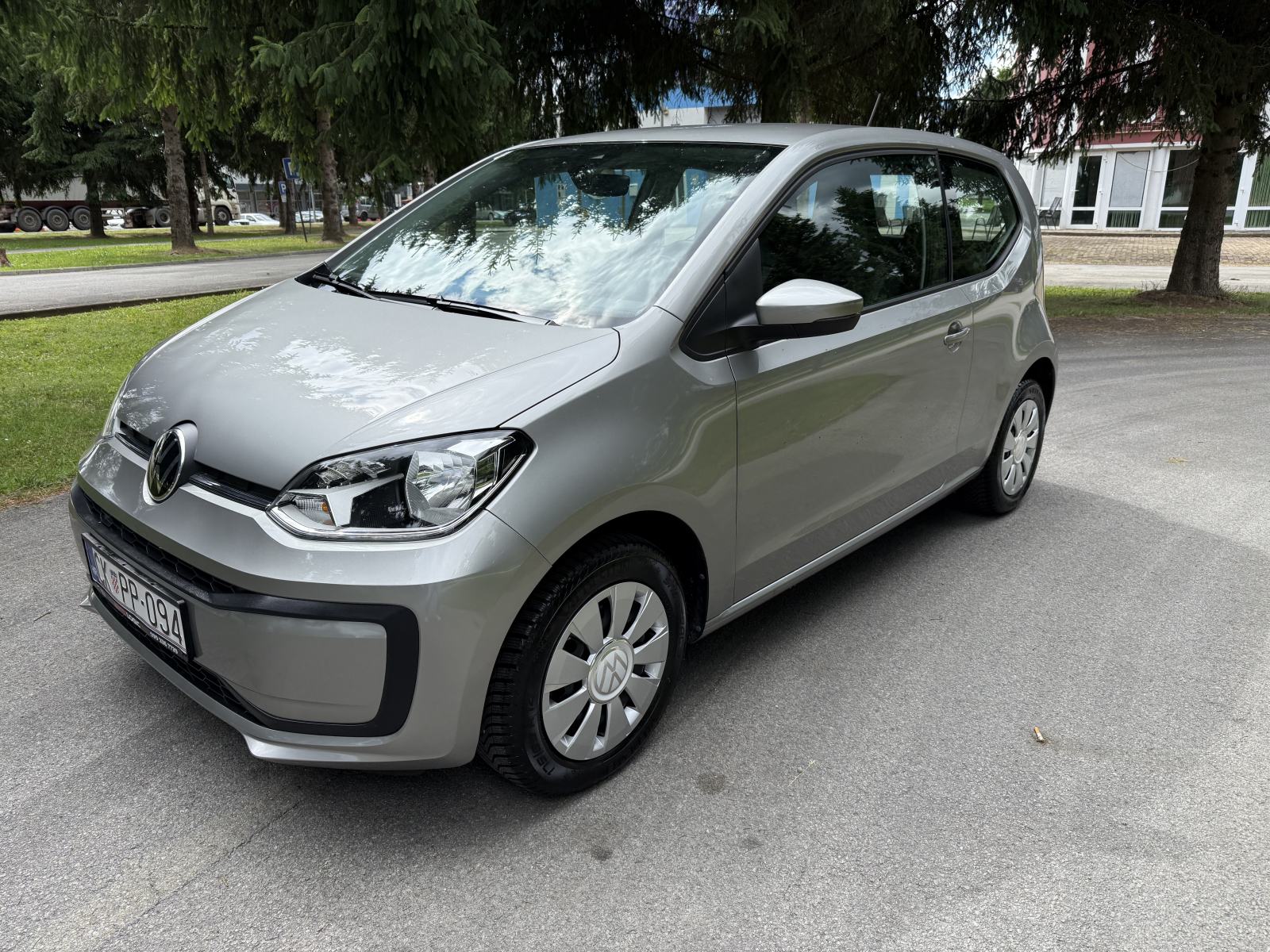 VW Up! 1,0 TSI, NOVO, klima, line assist, 2023 god.