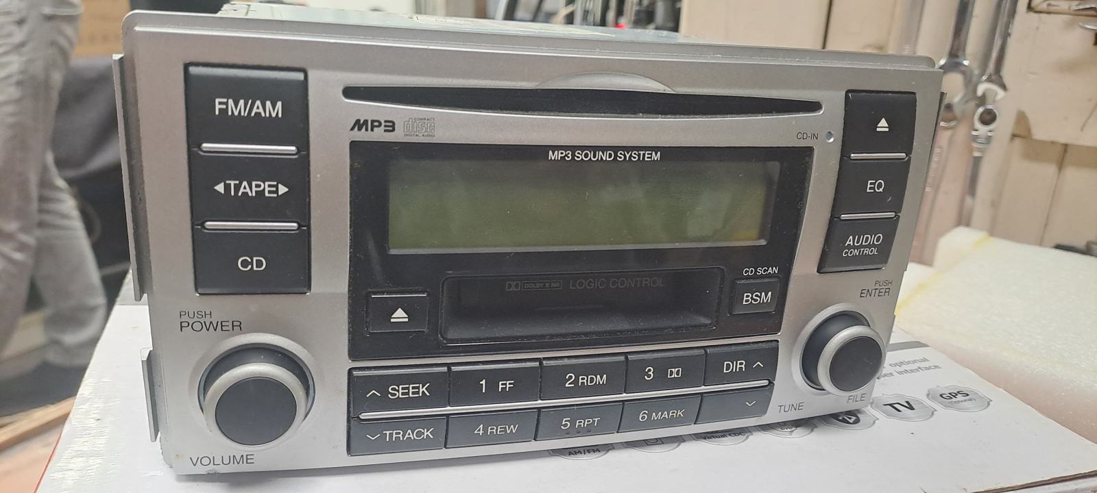 Hyundai Santa Fe originalni auto radio,dvd, cd i kazetofon