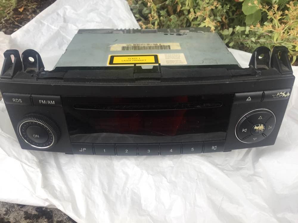 Prodajem auto radio cd za 300kn
