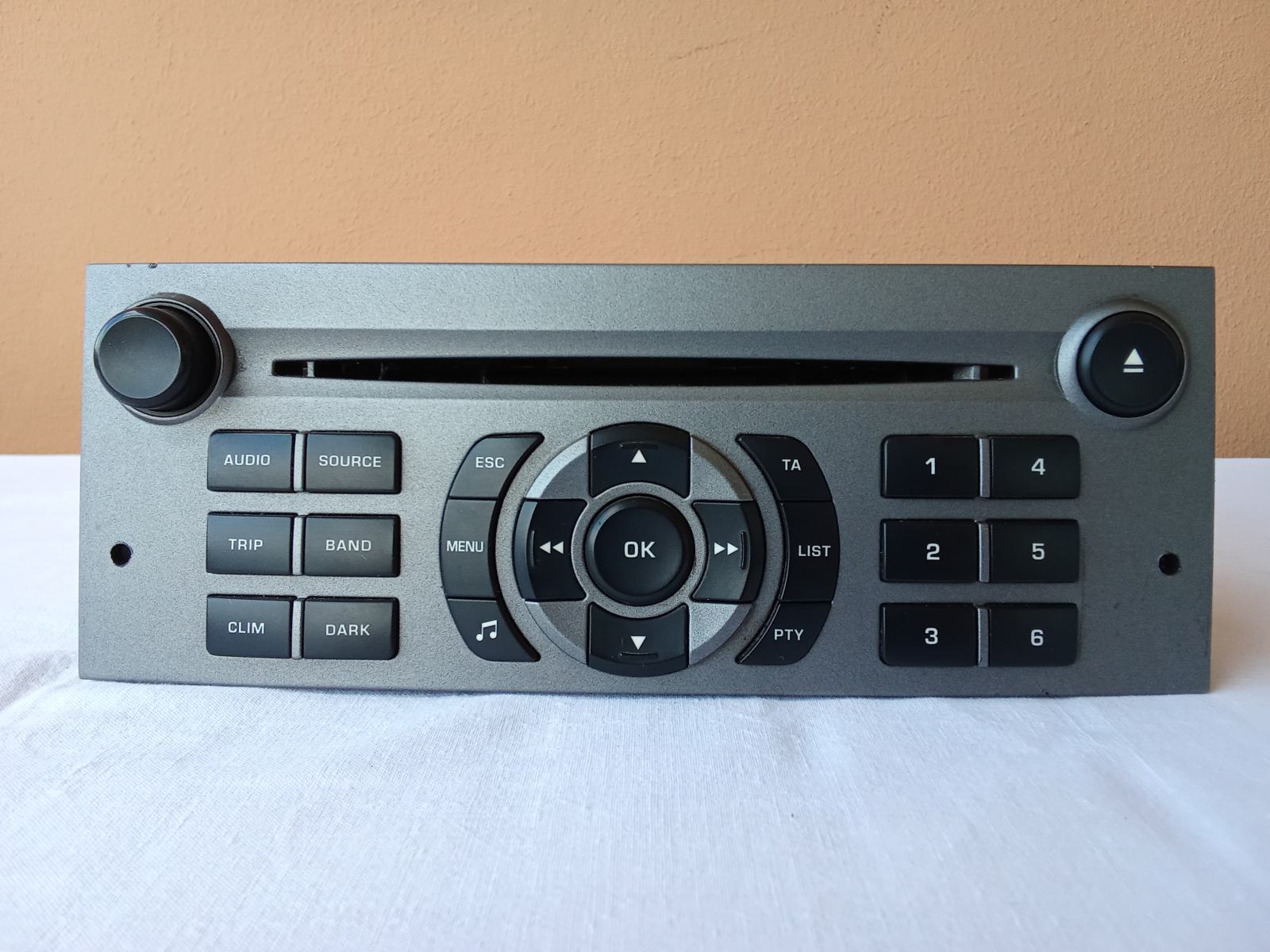 Radio-CD player za Citroen C5 i Peugeot 407, ispravan