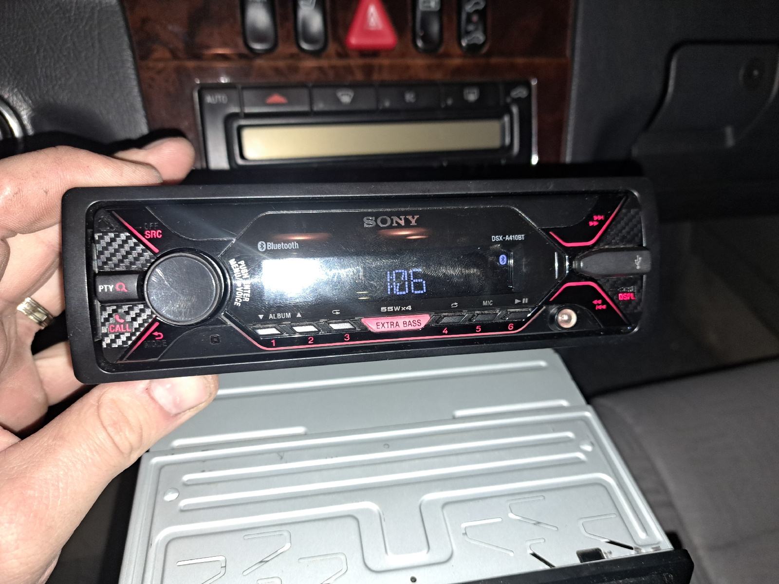 SONY DSX-A410BT, bluetooth, NFC, usb, aux, fm, am, 4x55w...