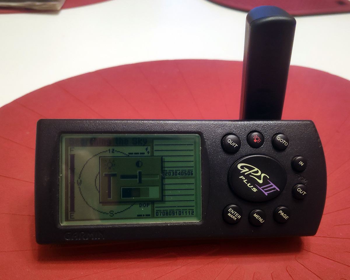 Ručna retro navigacija Garmin GPS III PLUS