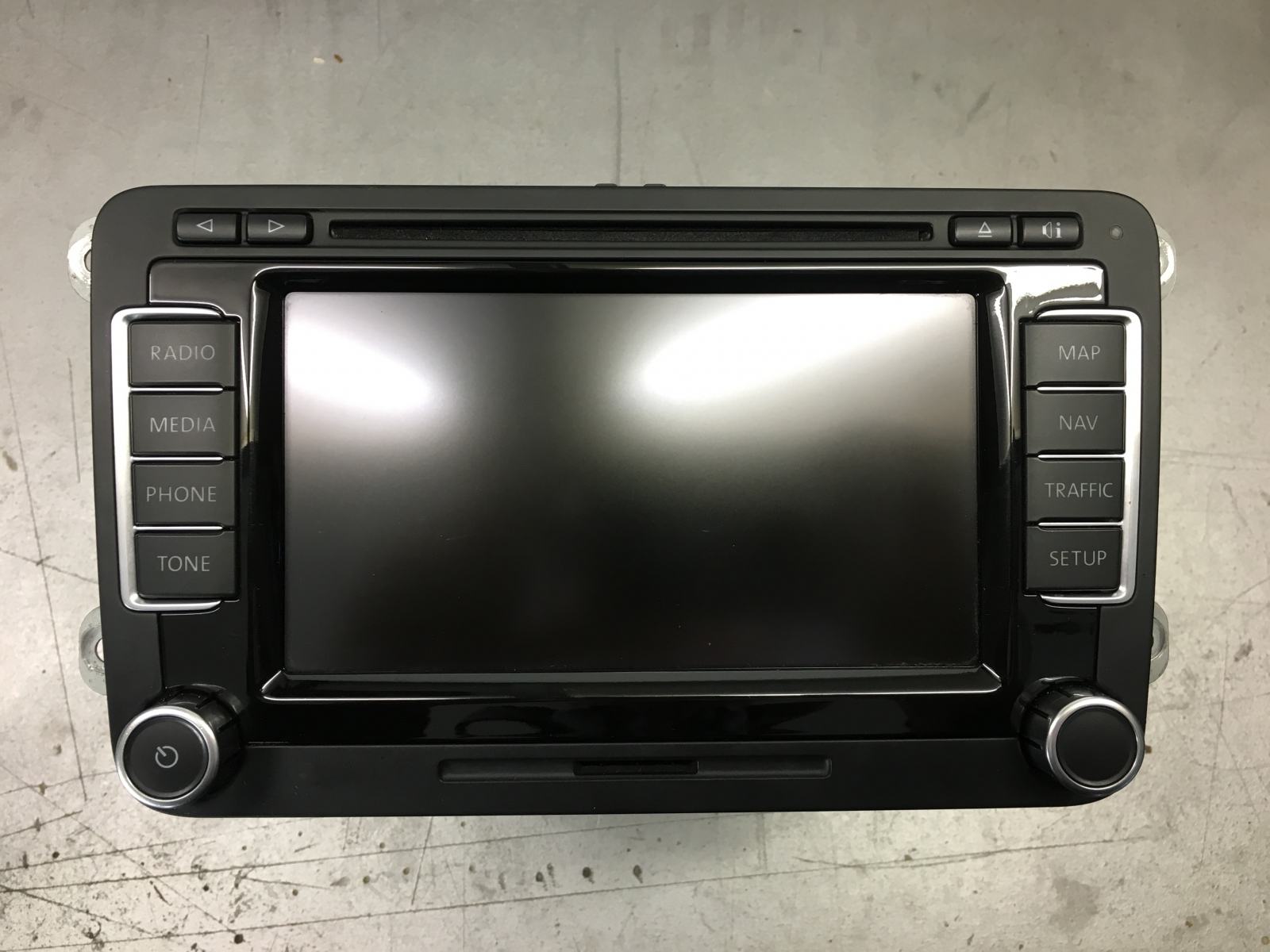 VW RNS 510 NAVIGACIJA ORGINAL + BT + MDI + PARKING KAMERA + DVB-T