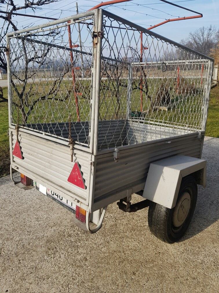 Prodajem auto prikolicu