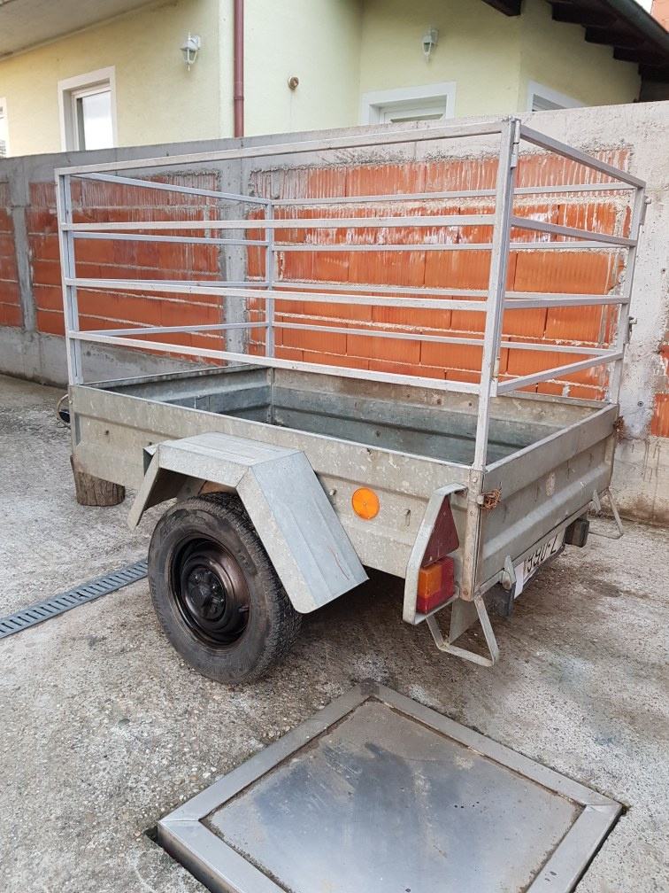 Prodajem auto prikolicu