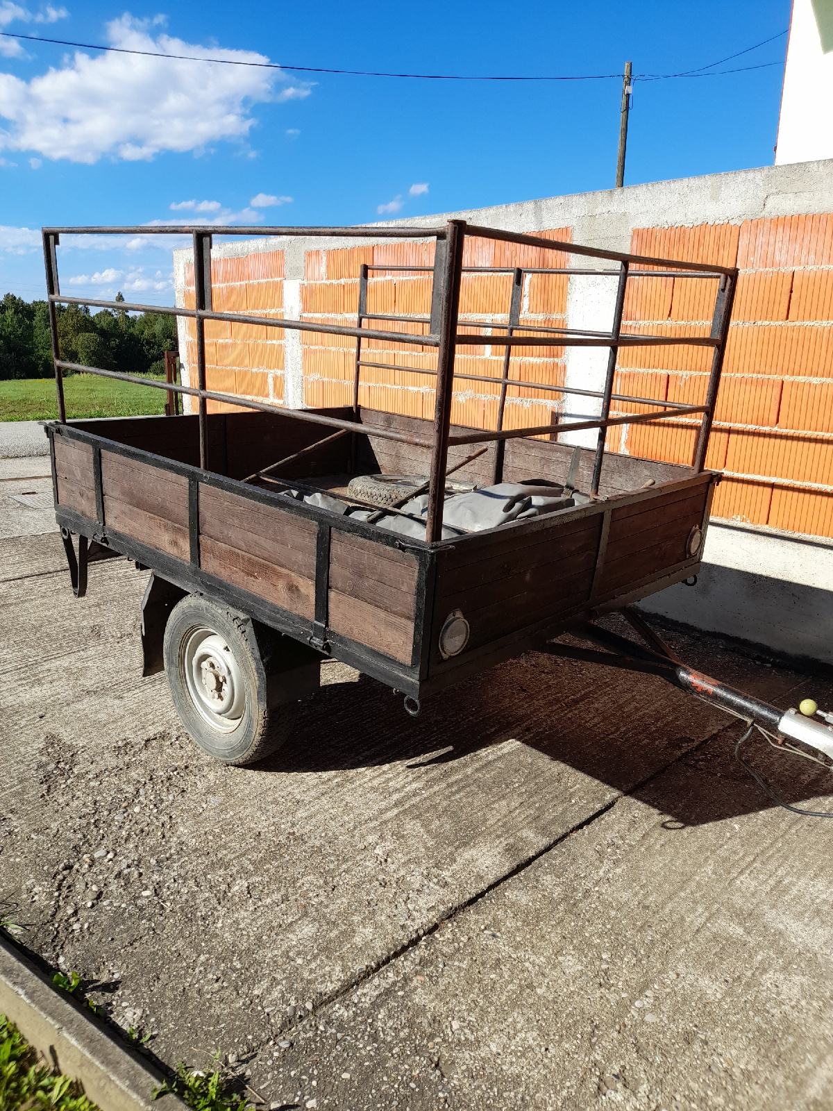 Prodajem auto prikolicu