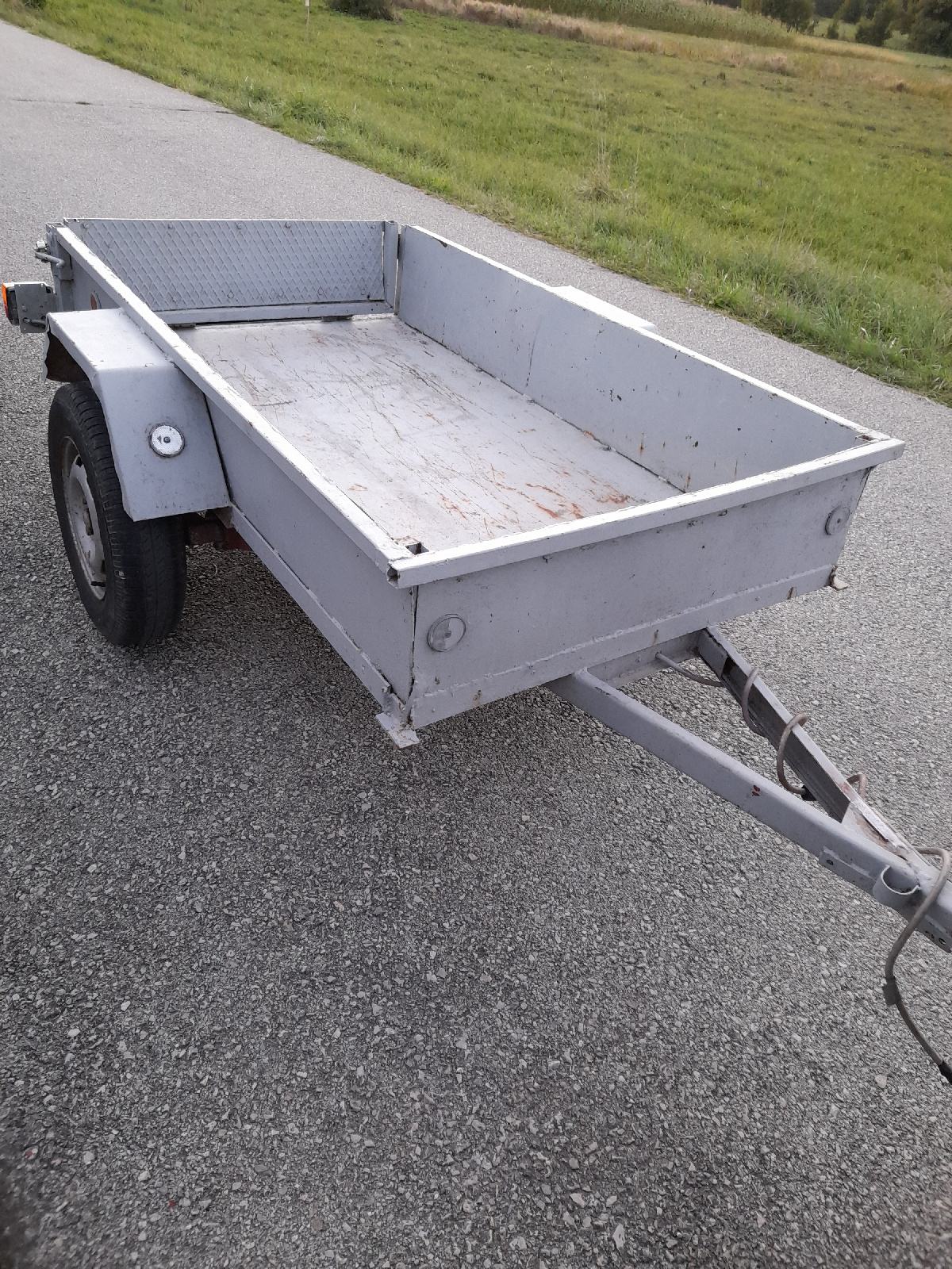 Prodajem auto prikolicu