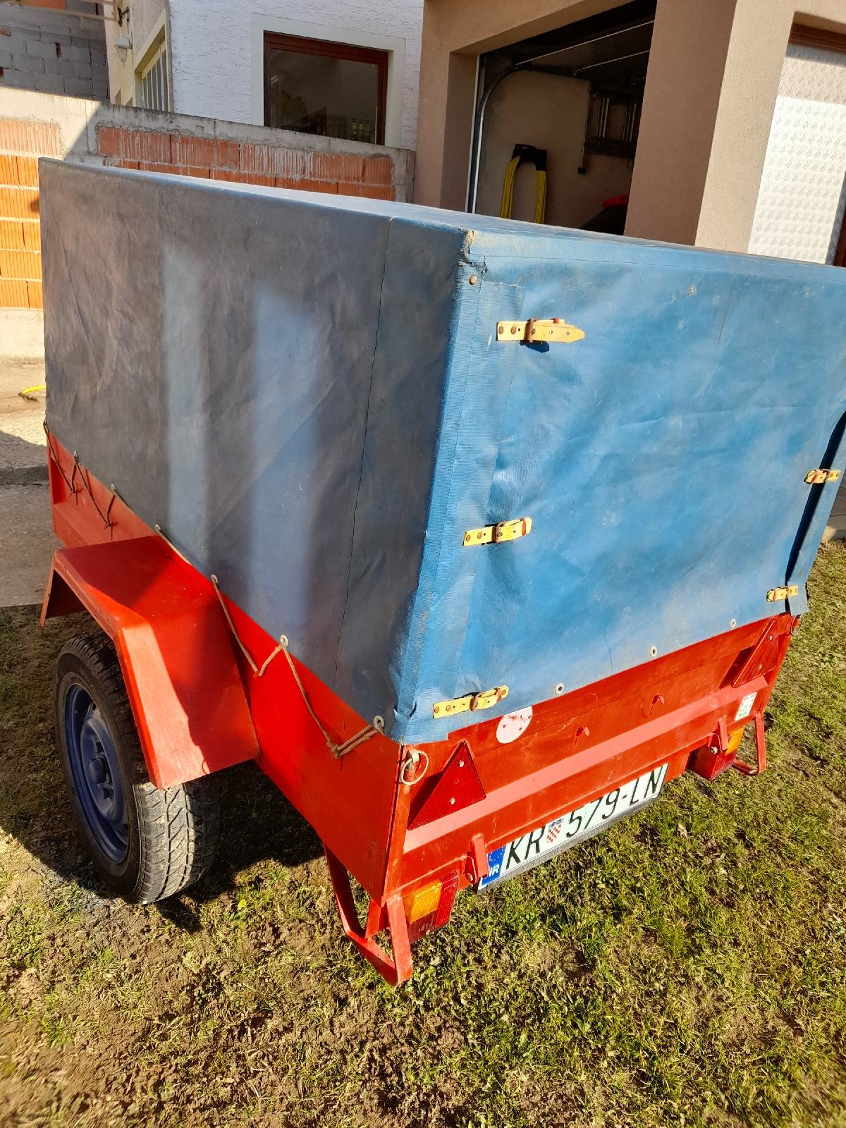 Prodajem auto prikolicu