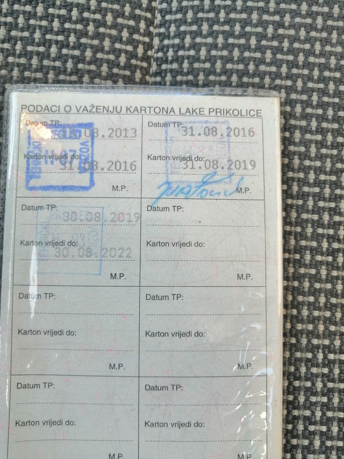 prodajem auto prikolicu