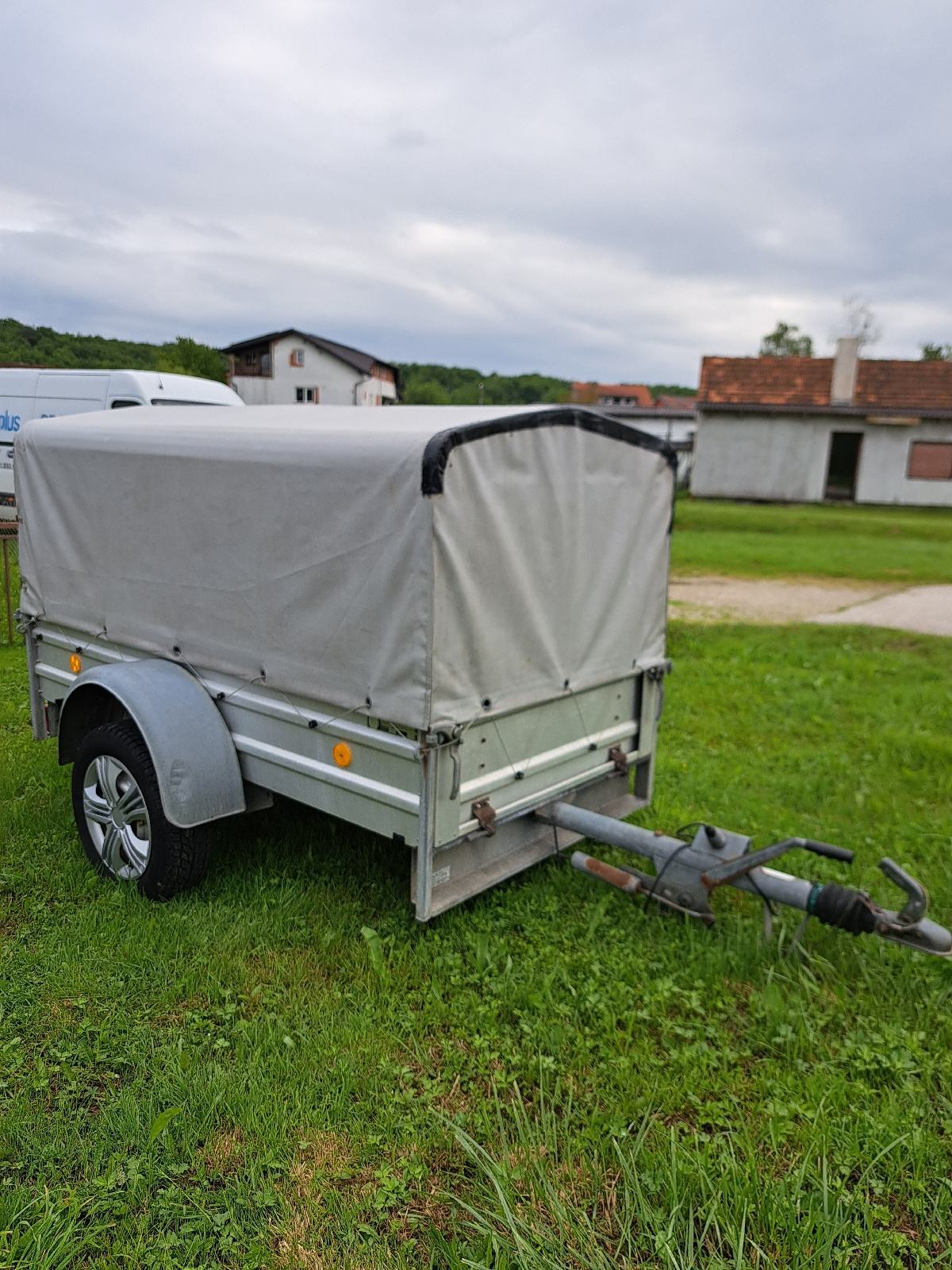 Prodajem auto prikolicu