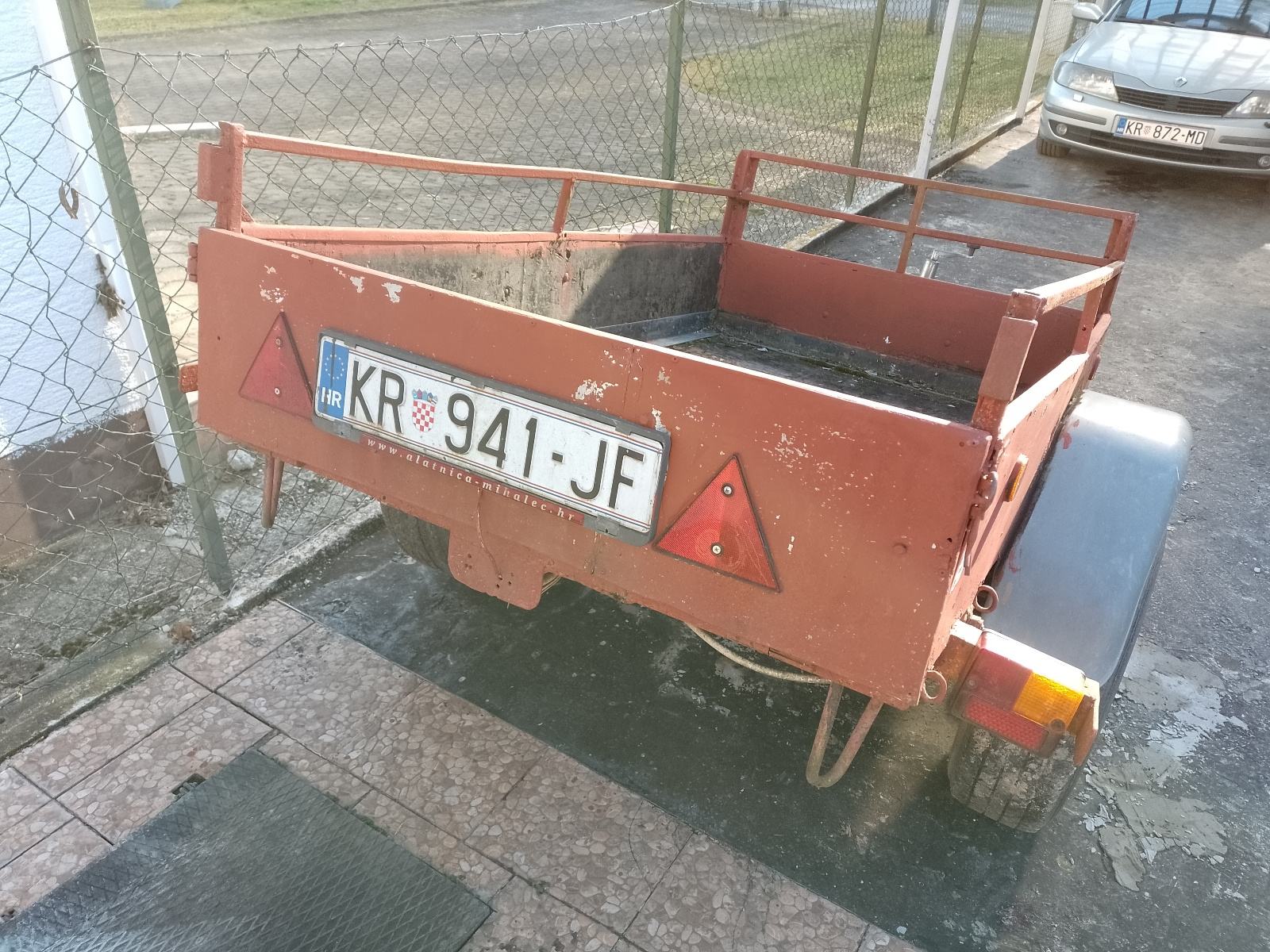 Prodajem dvije auto prikolice