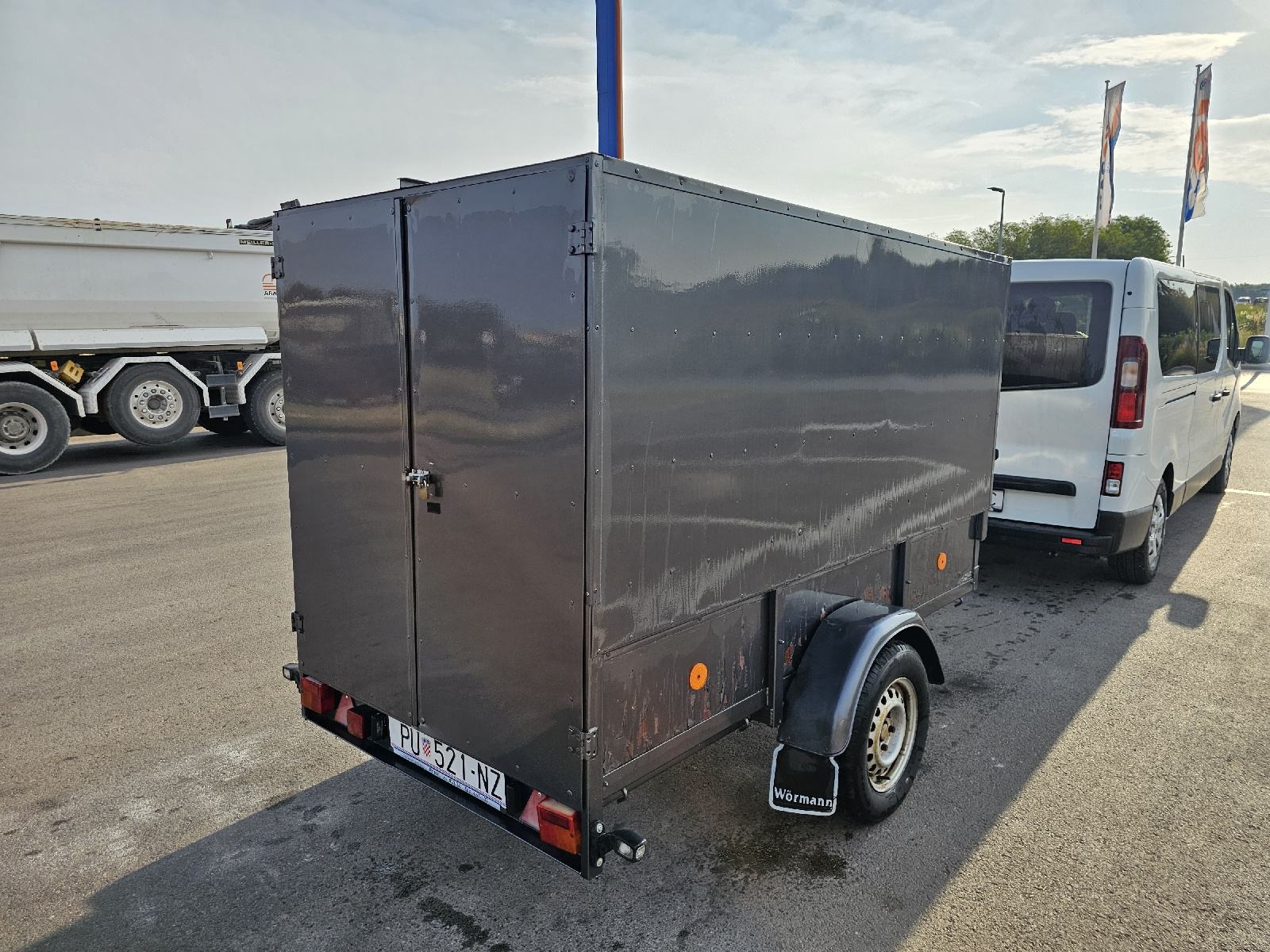 Zatvorena prikolica do 750kg