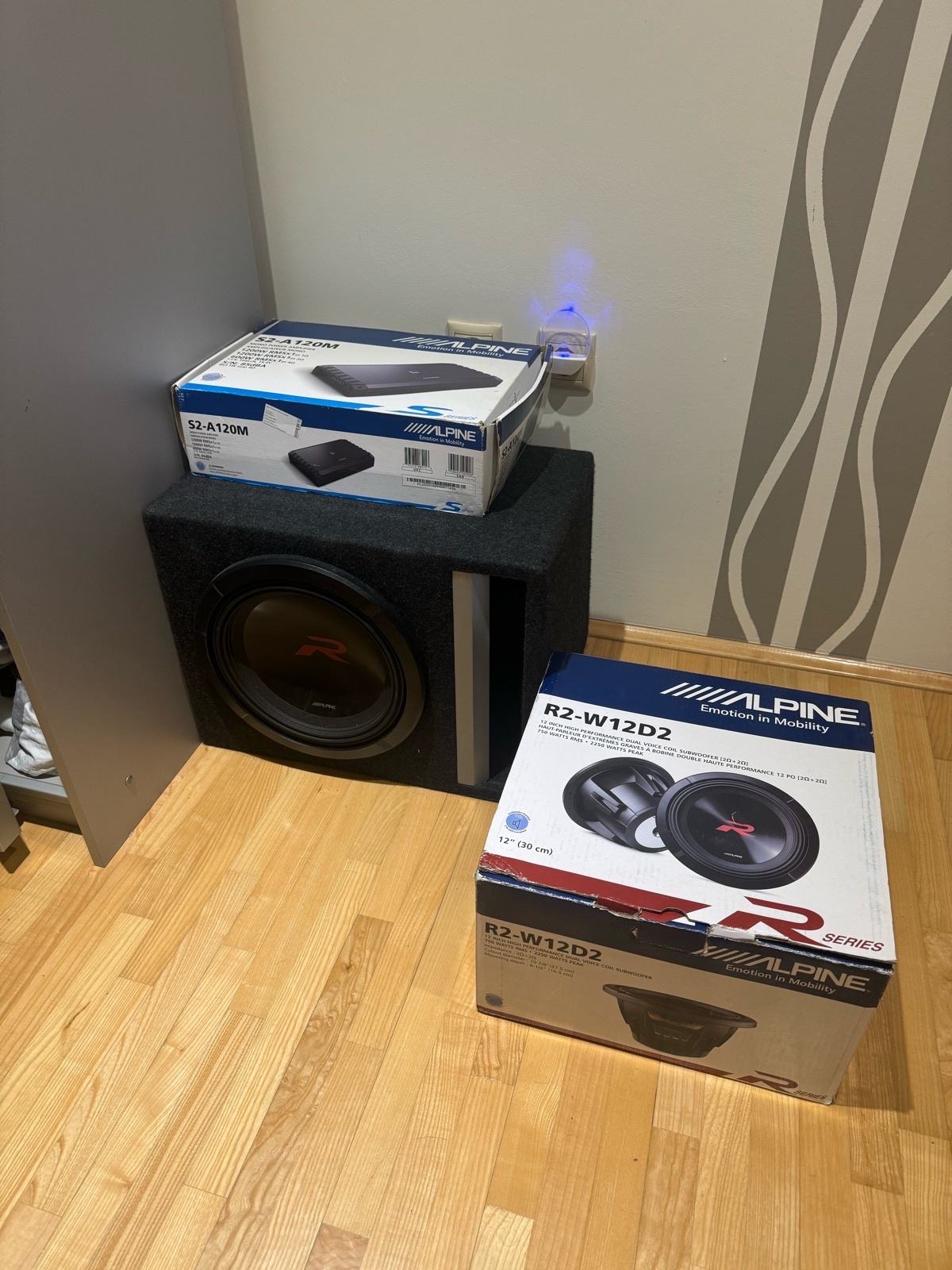 Alpine set subwoofer i pojačalo za auto 1200w RMS
