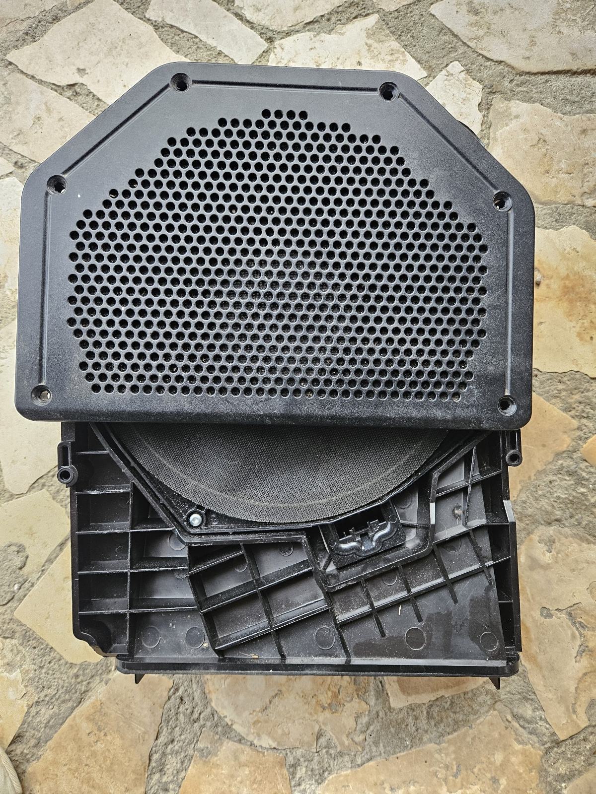 BMW E90 E91 E92 SUBWOOFER ZVUCNICI