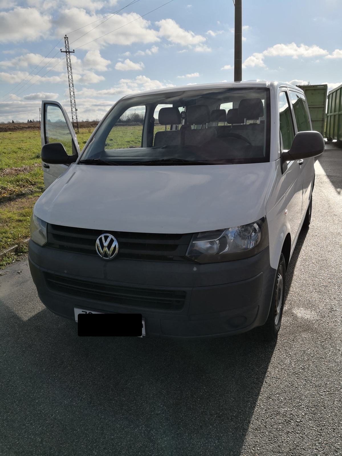 WV TRANSPORTER 2.0 TDI 8+1 ; upravo registriran, 2012 god.