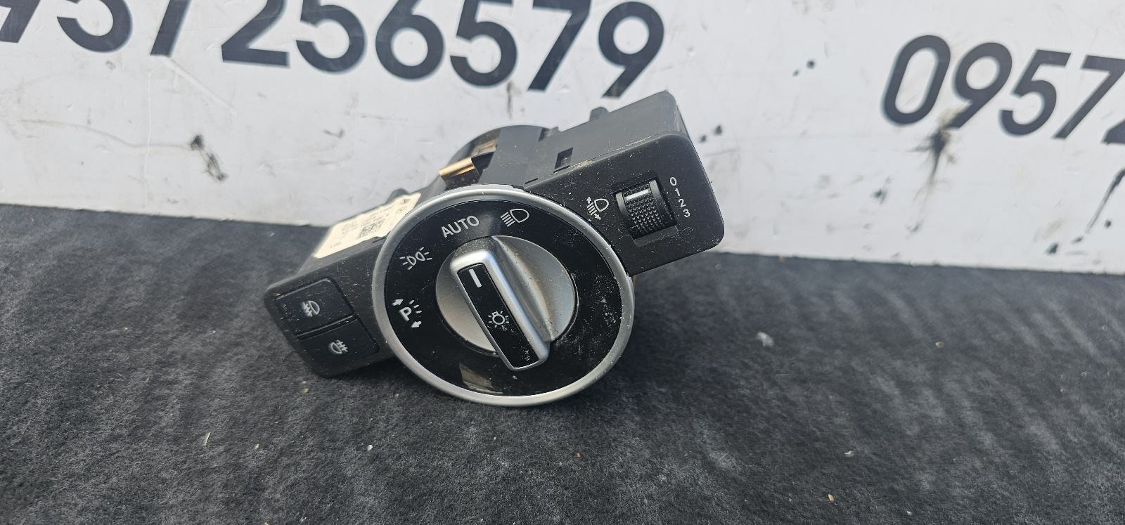 A2049053003 PREKIDAC SVJETALA W204 C KLASA