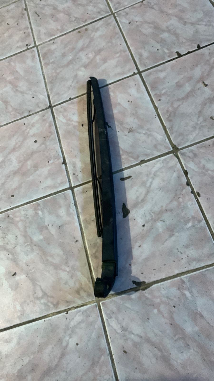 Audi a4 b7 audi a3 zadnji brisac