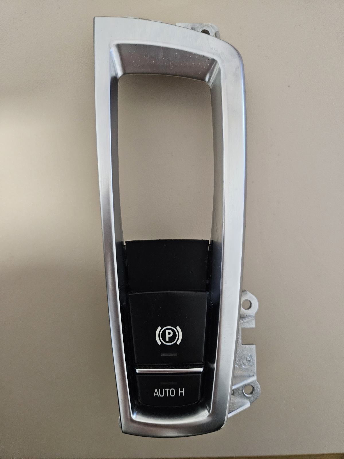 BMW F10 F11 TIPKA ELEKTRIČNE RUČNE KOČNICE 9217594