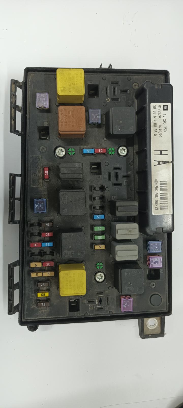 Bsi 13206753 Astra H kutija osiguraca