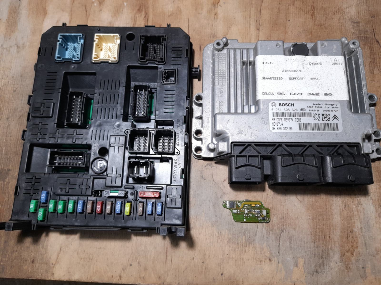 Citroen c4 1.6VTI 88kw set paljenja ECU,BSI,kod kluč - ECU 9666934280