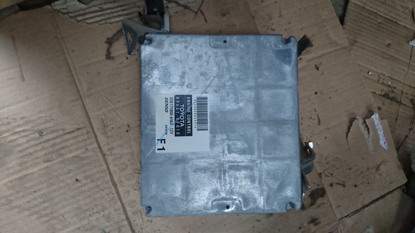 ECU motora toyota 2.0 d4d 896610F010
