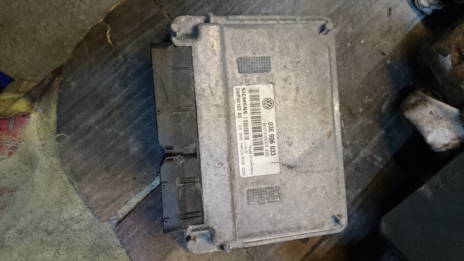 ECU vw polo 1.2 03E906033