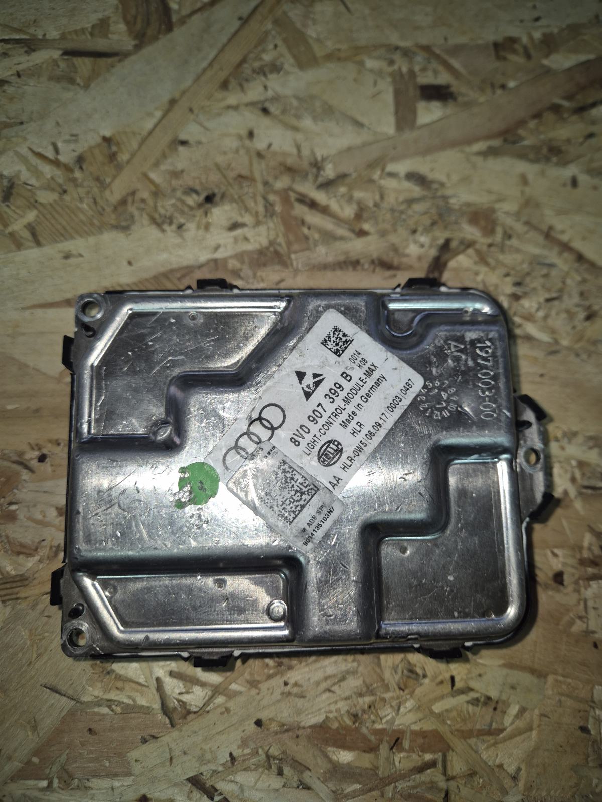 Elektronika fara 8v0907399b