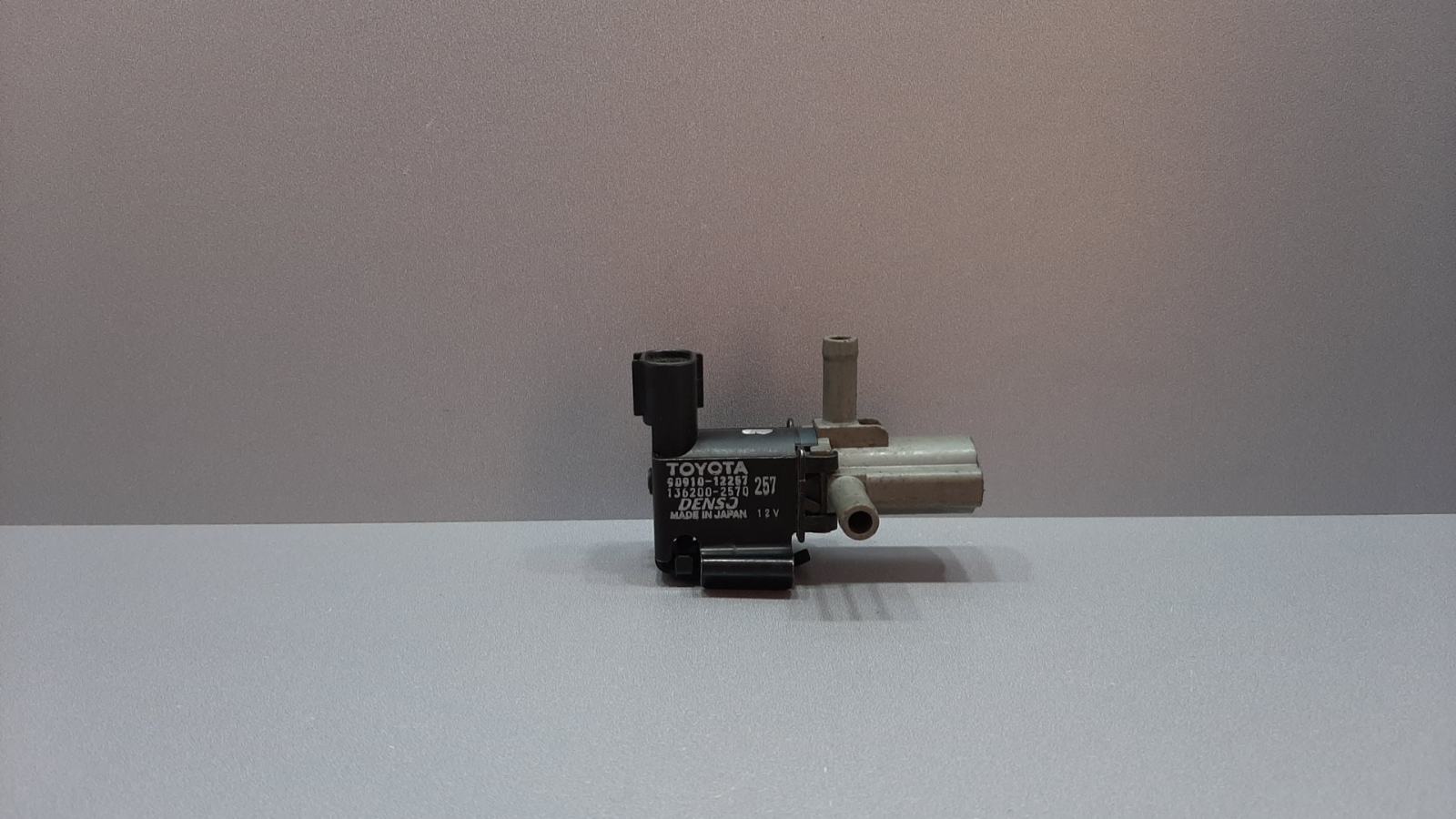 ELEKTRONIKA VAKUM VENTIL TOYOTA COROLLA > 00-02 9091012257