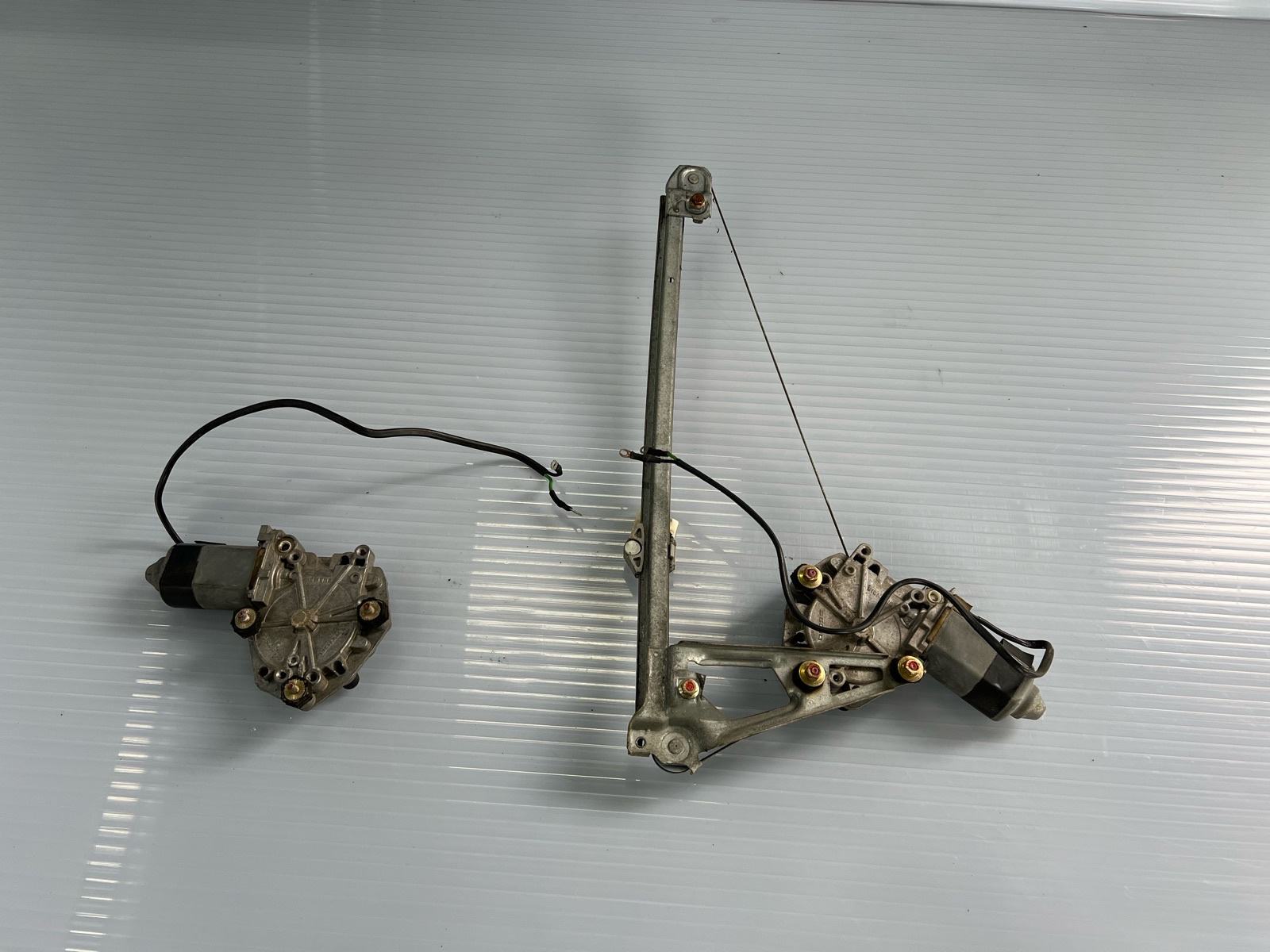 Mercedes 124 w124 straznji podizaci stakla