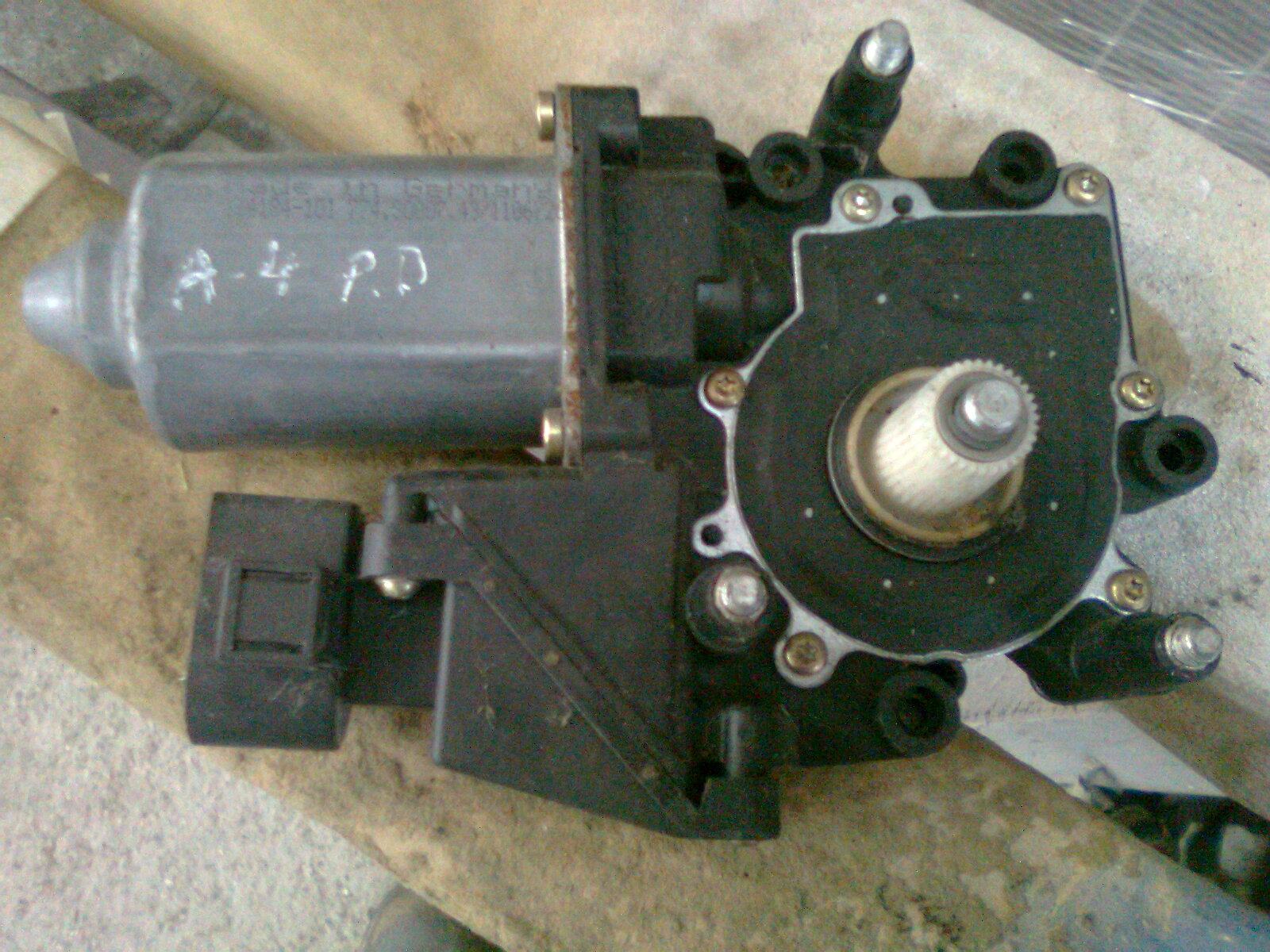 MOTOR PREDNJIH PODIZAČA STAKALA ZA AUDI A4