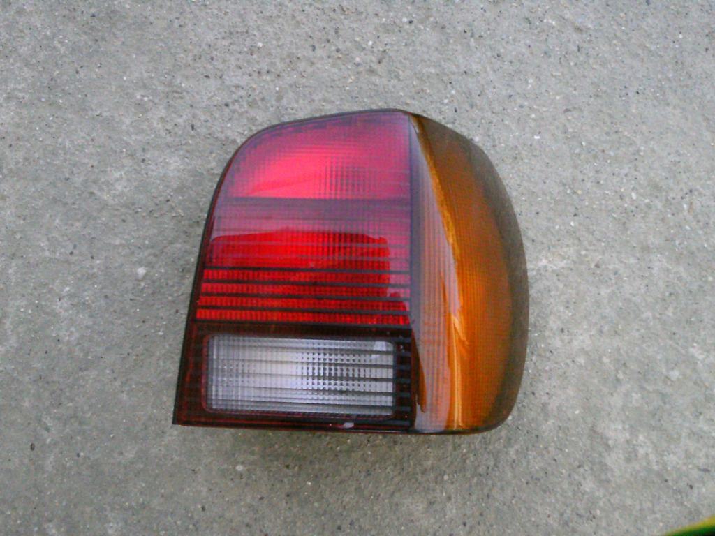 vw polo - zadnje desno svjetlo crno