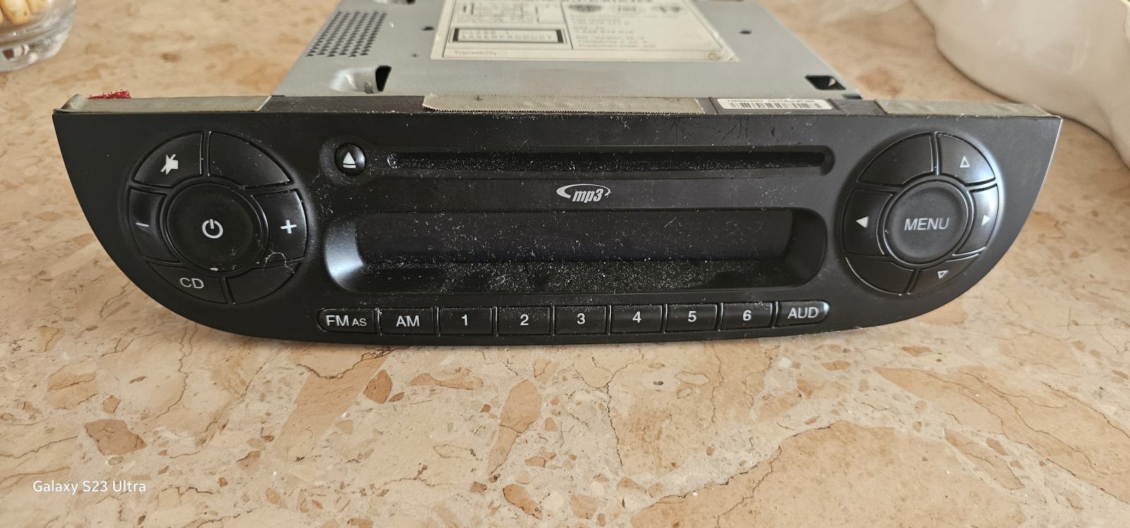 Originalni Bosh Radio/CD Player za Fiat 500