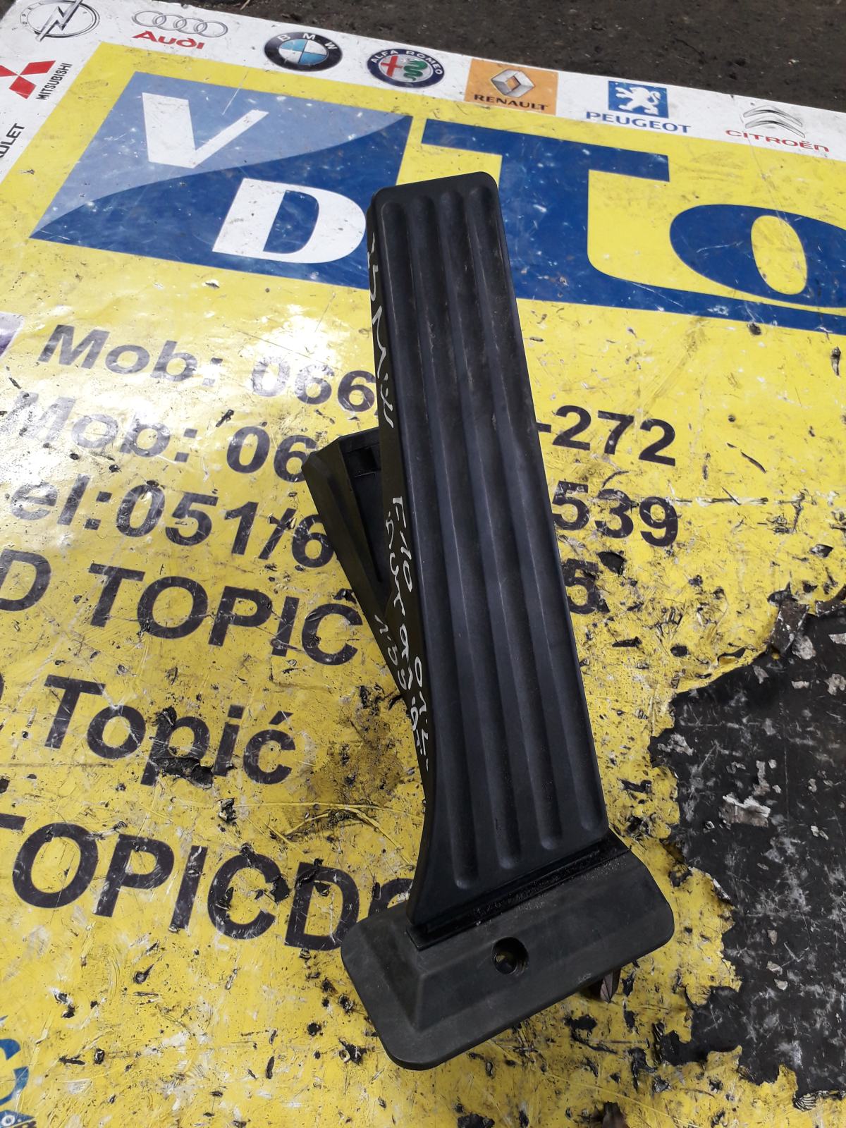 PAPUCICA GASA BMW F10 / 3542685857402 / 25916010