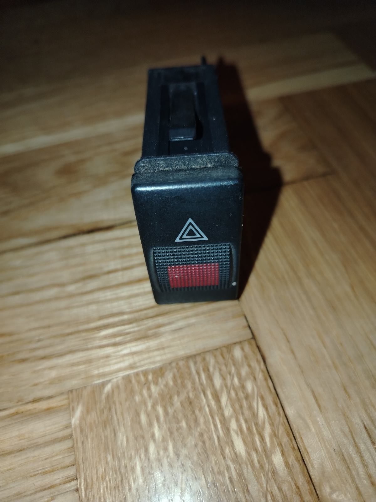 PREKIDAČ SVA 4 ŽMIGAVCA AUDI A4 B5 1999G 8D0 941 509 C