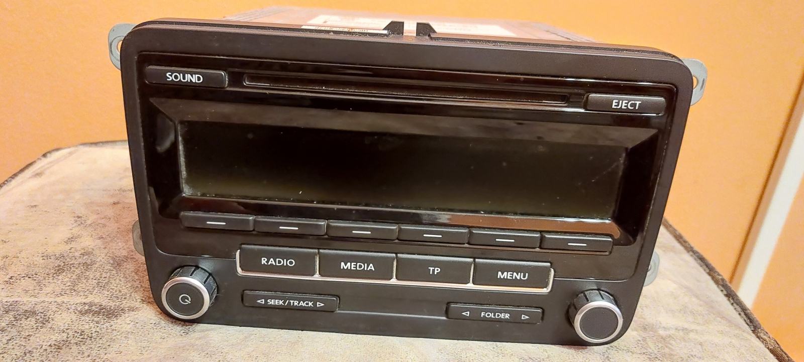 Prodajem original auto radio RCD 310