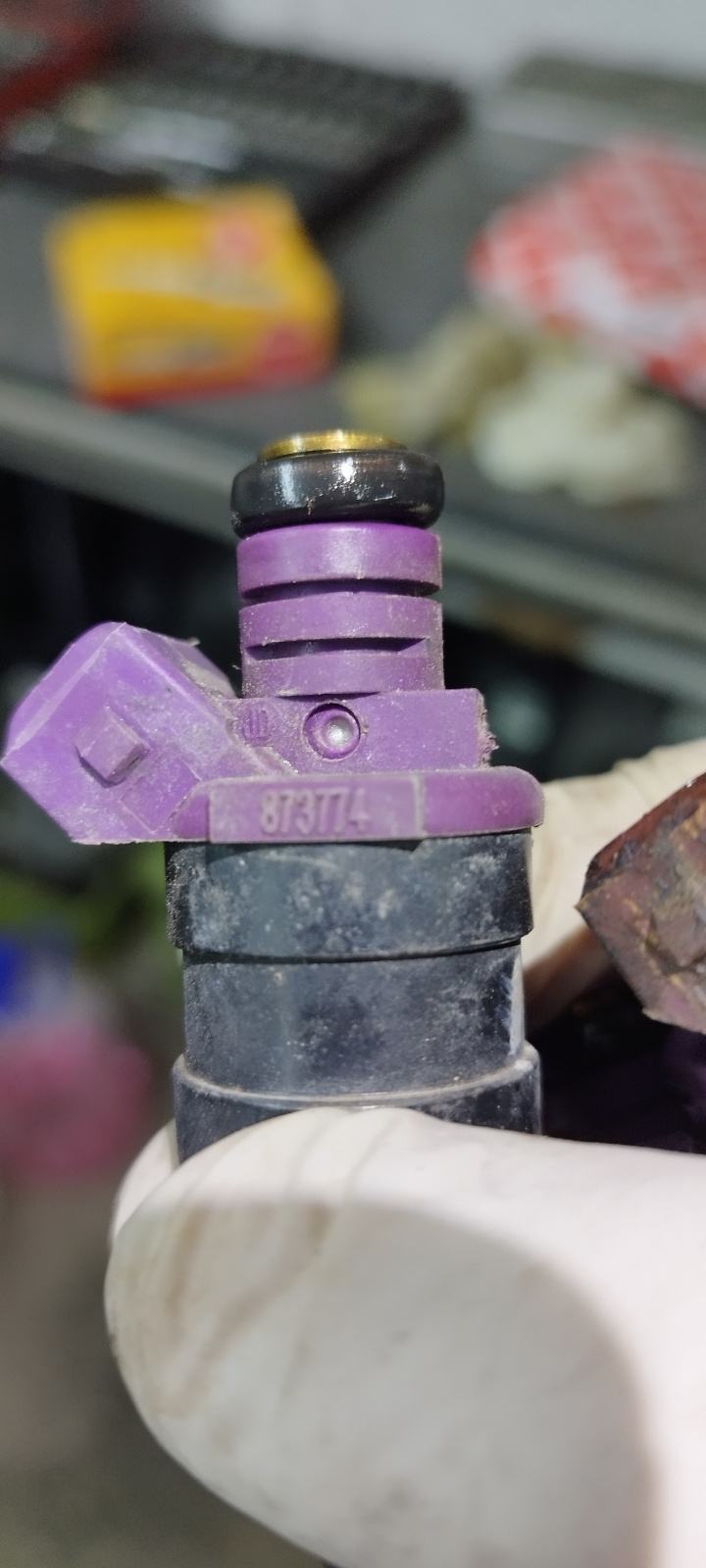 Renault Clio 2 1.2i injektor 873774