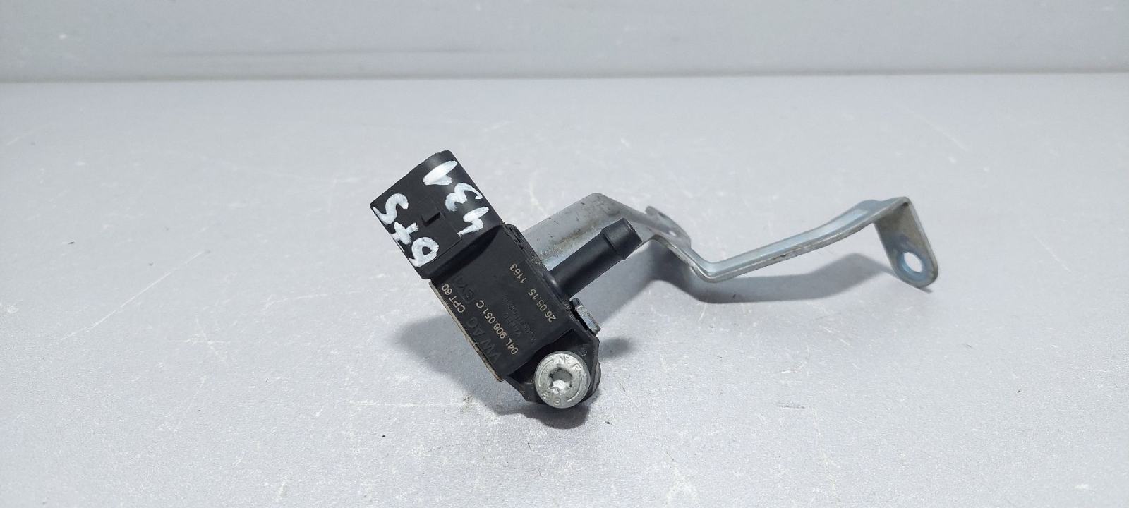 SENZOR PRITISKA AUDI A4 (B8) > 12-15 04L906051C