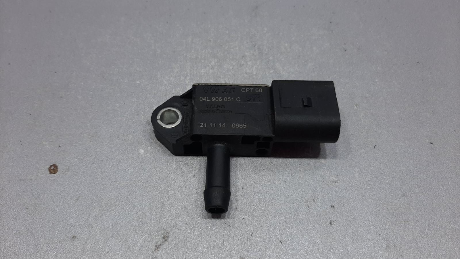 SENZOR PRITISKA AUDI A6 4G > 14-18 04L906051C