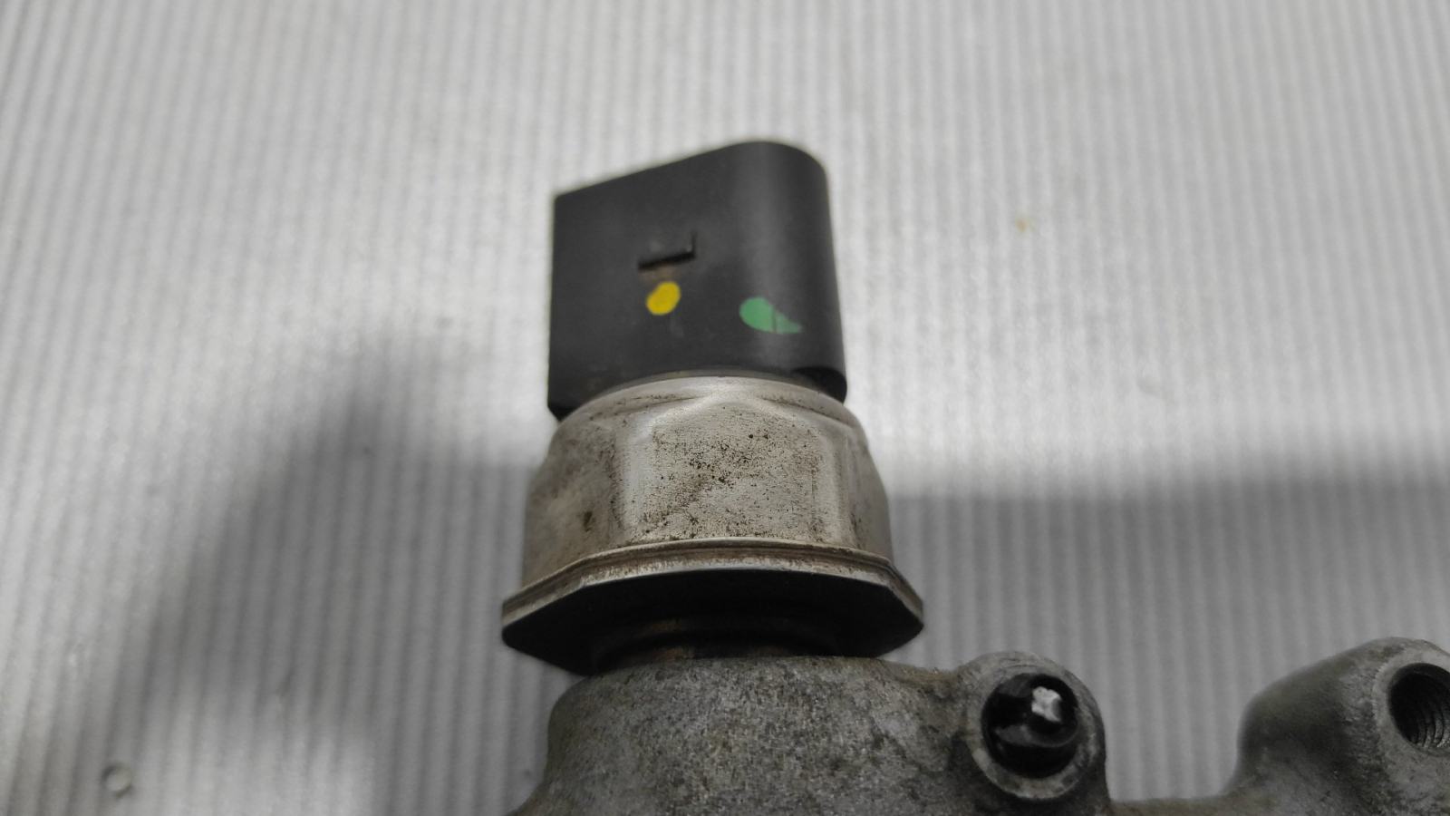 SENZOR PRITISKA GORIVA AUDI A6 4G > 11-14 05A906051